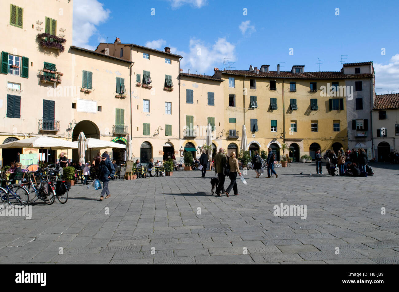 Piazza Anfiteatro square, Lucca, Tuscany, Italy, Europe Stock Photo - Alamy