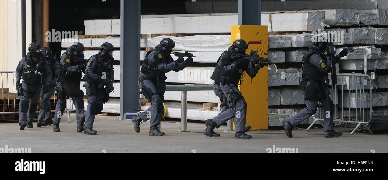 Garda armed response unit hi-res stock photography and images - Alamy