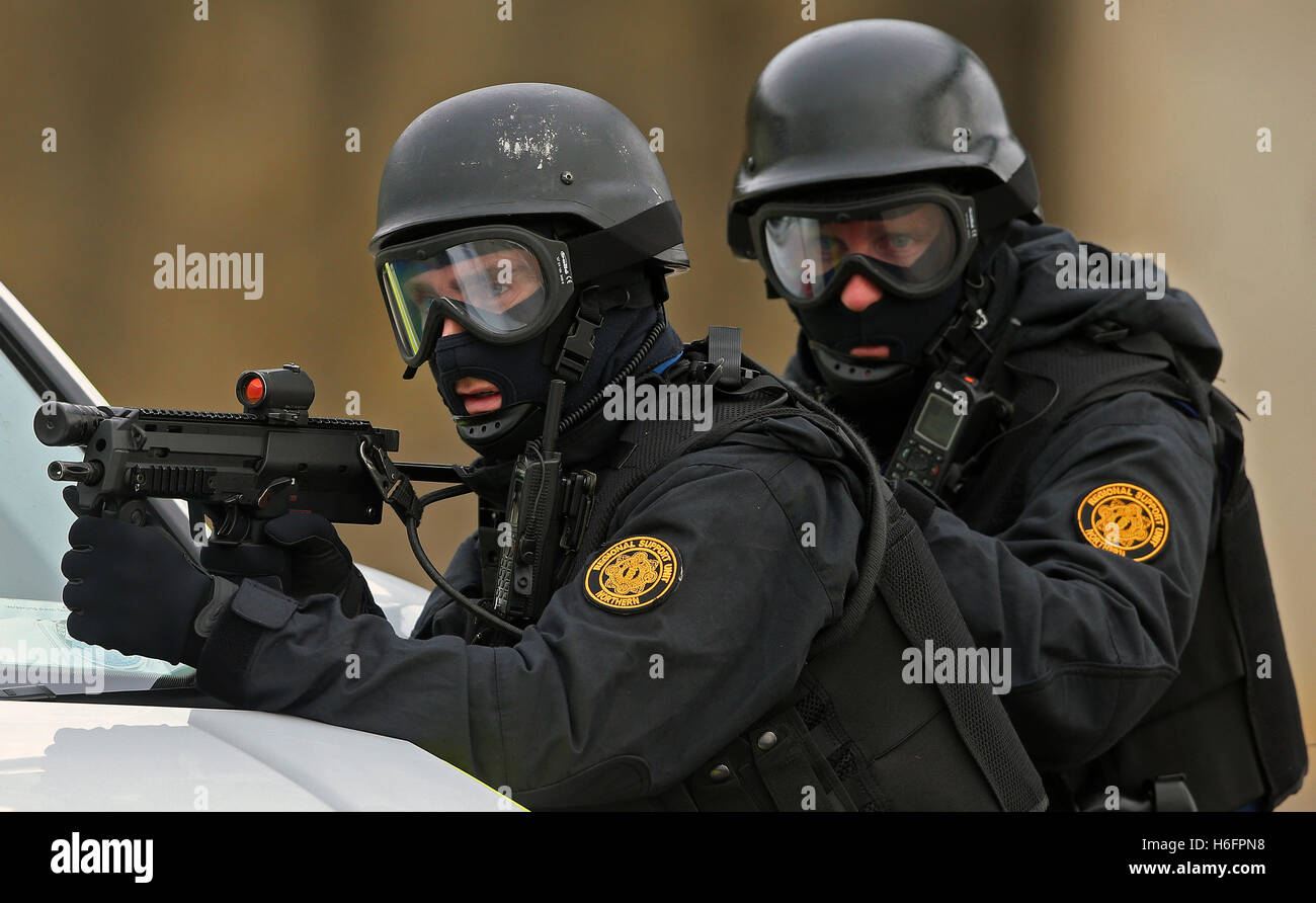 Garda armed support units hi-res stock photography and images - Alamy