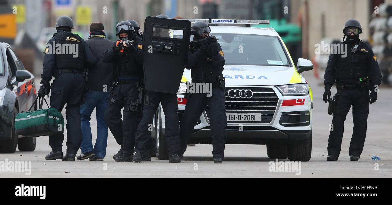 Garda armed support units hi-res stock photography and images - Alamy