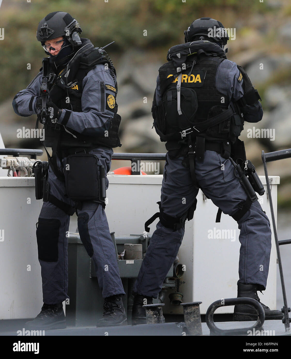 Garda armed support units hi-res stock photography and images - Alamy