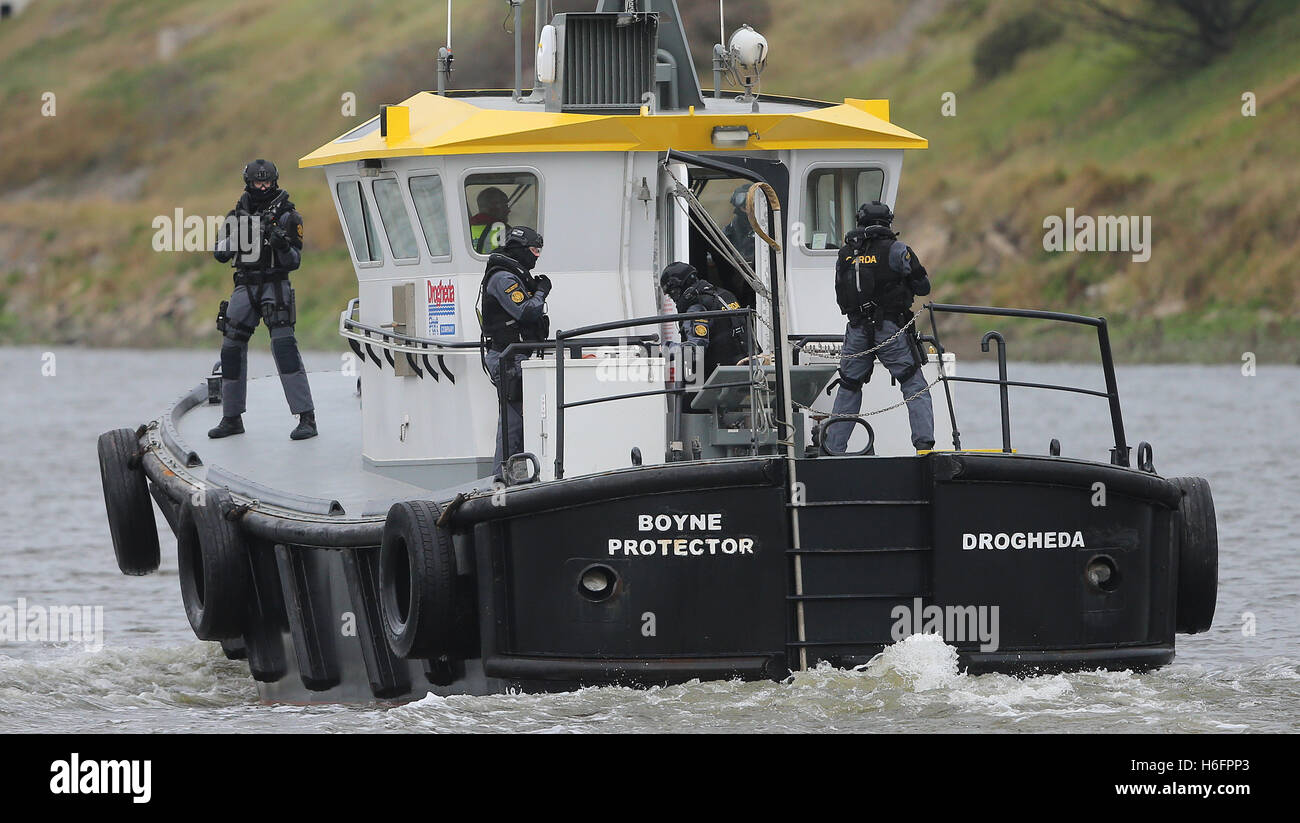 Garda armed response unit hi-res stock photography and images - Alamy