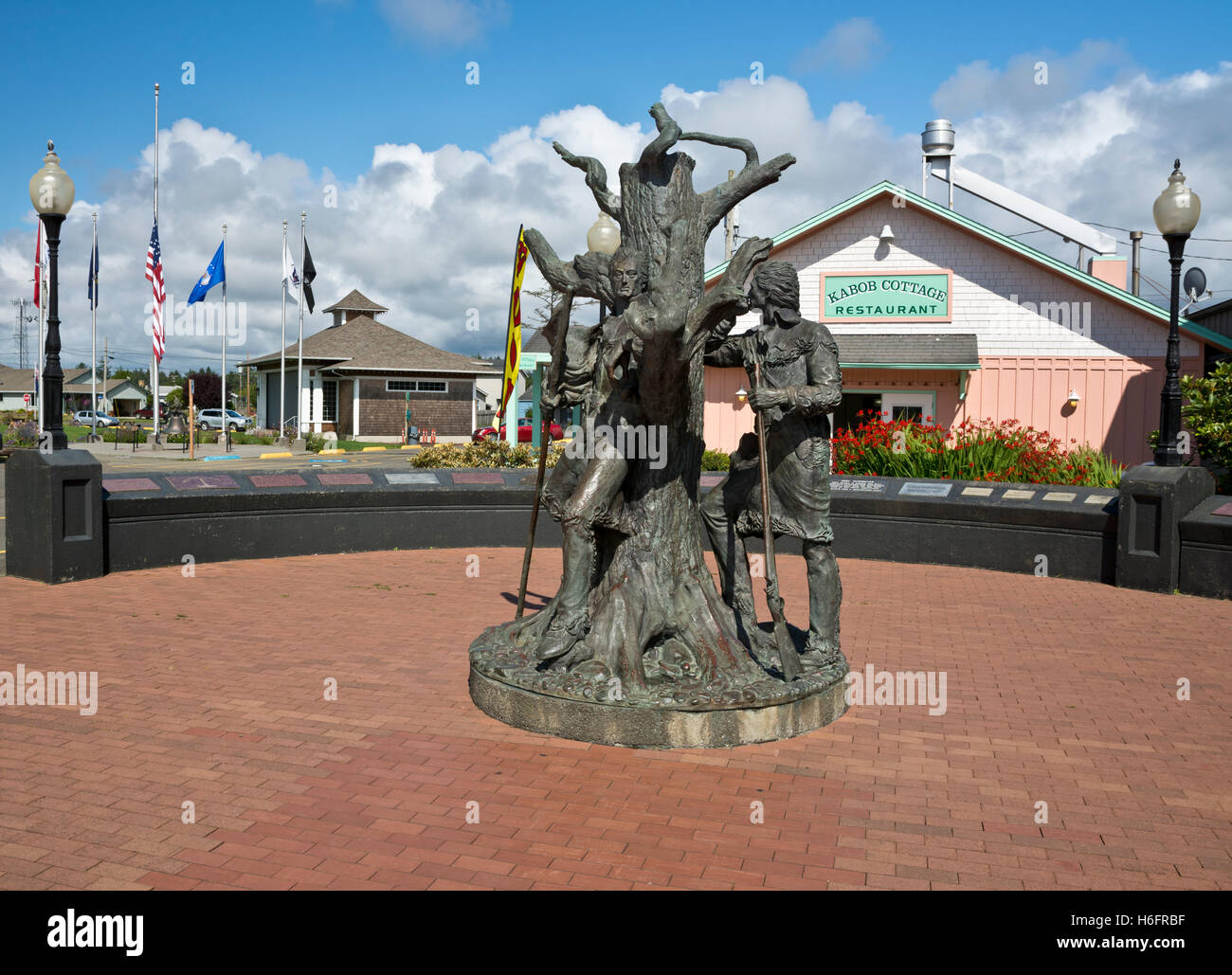 "Mark of Triumph" sculpture by Stanley Wanlass, depicting the Lewis and ...