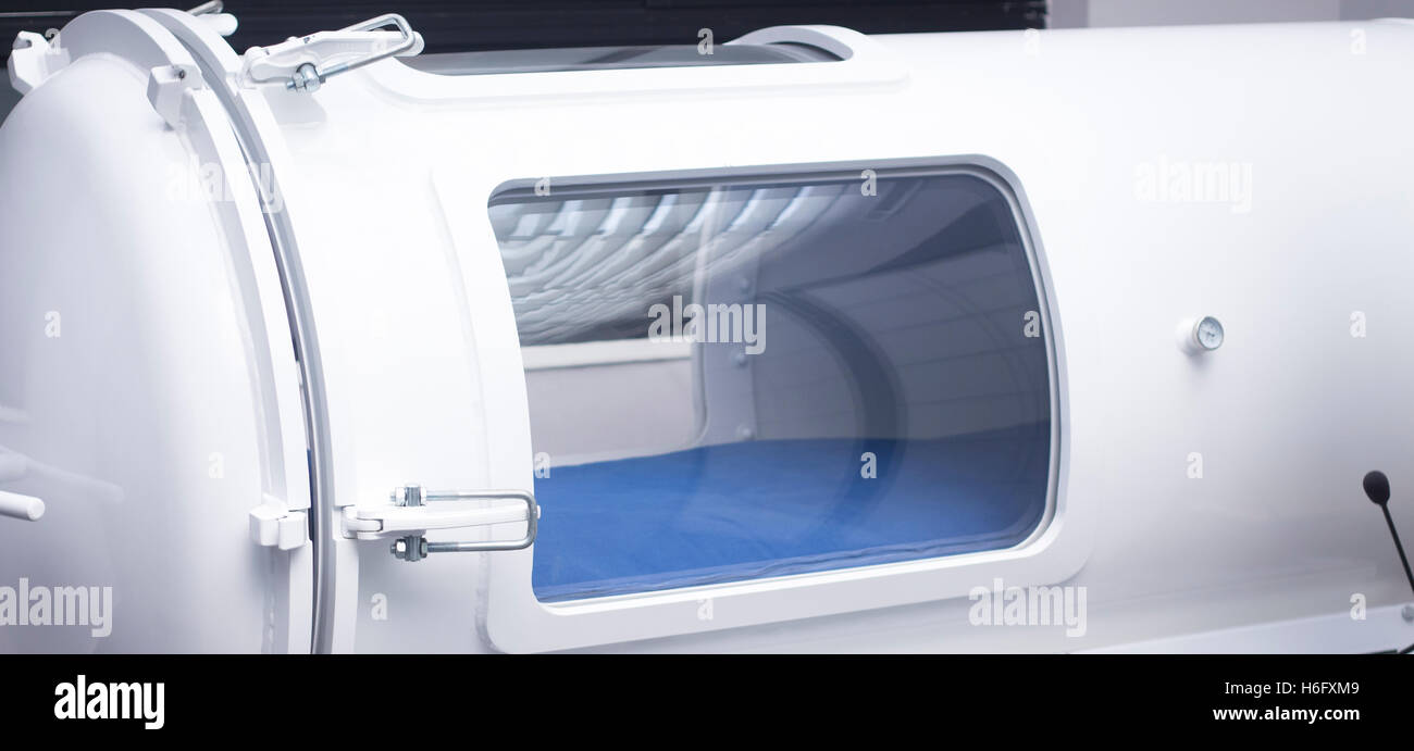 Hyperbaric chamber hi-res stock photography and images - Alamy