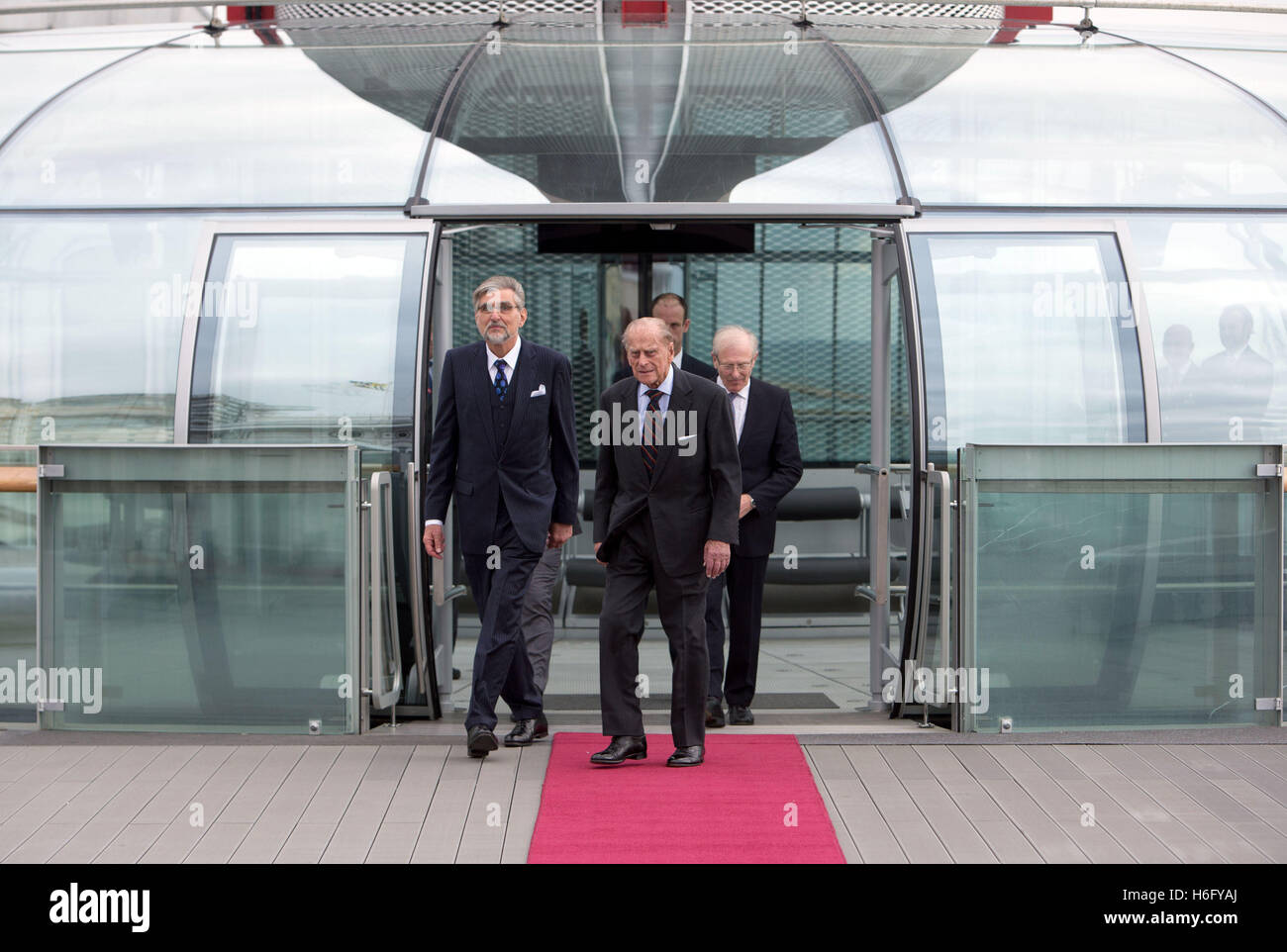 Ride on worlds first vertical cable car hi-res stock photography and ...