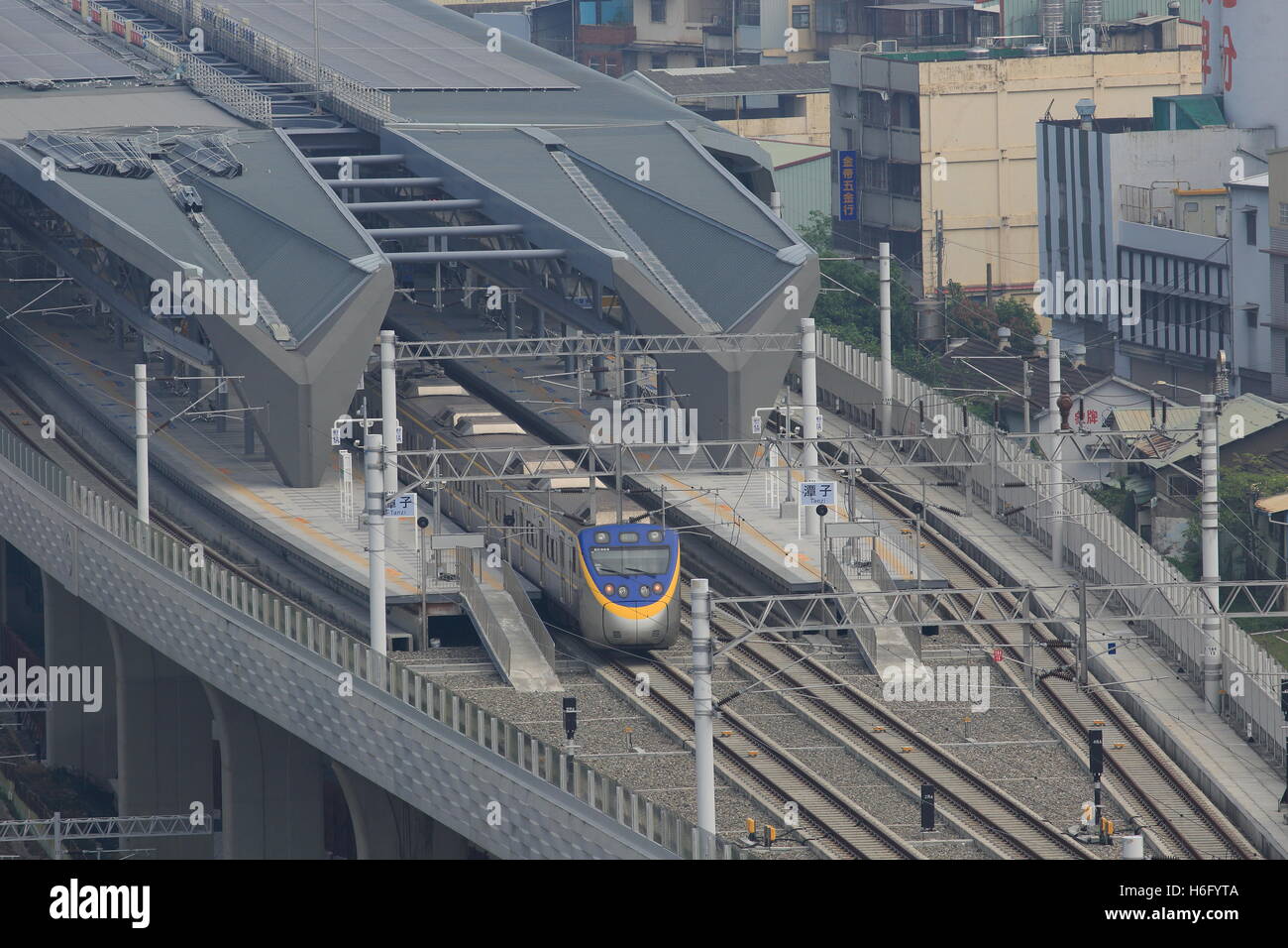 New train station in Taichung, Taiwan Stock Photo - Alamy
