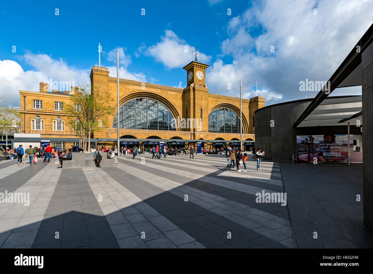 Kings cross station forecourt hi-res stock photography and images - Alamy