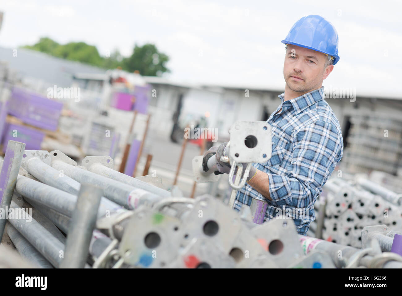 Man holding scaffolding pole Stock Photo - Alamy