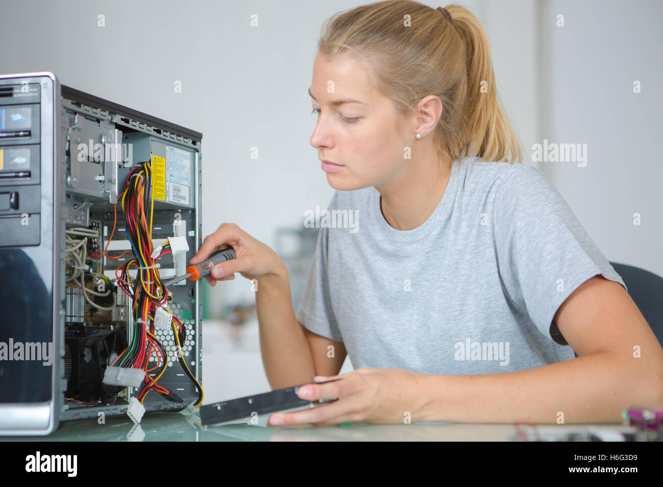 Woman fixing cpu hi-res stock photography and images - Alamy