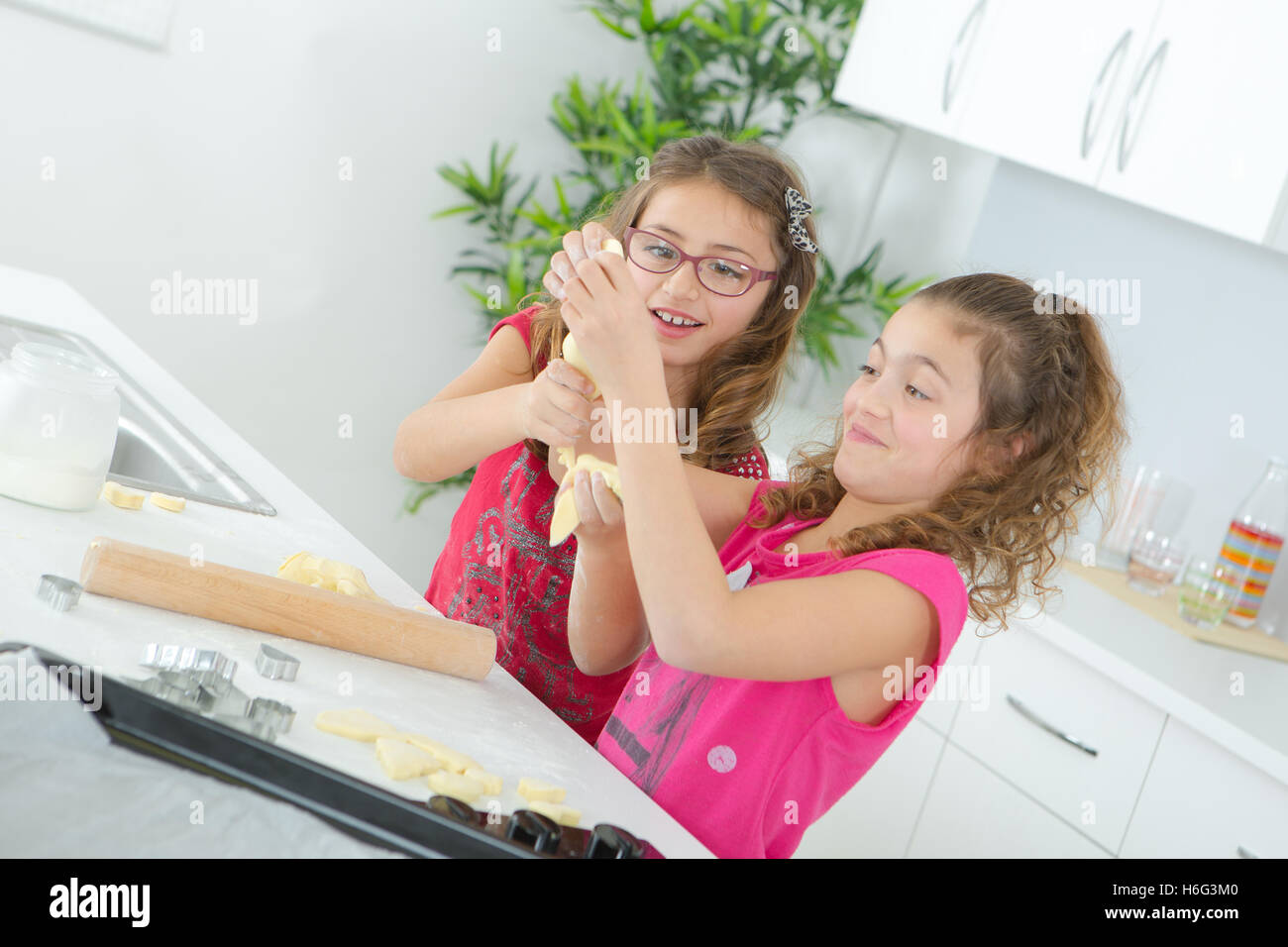 Sisters baking in the kitchen Stock Photo - Alamy