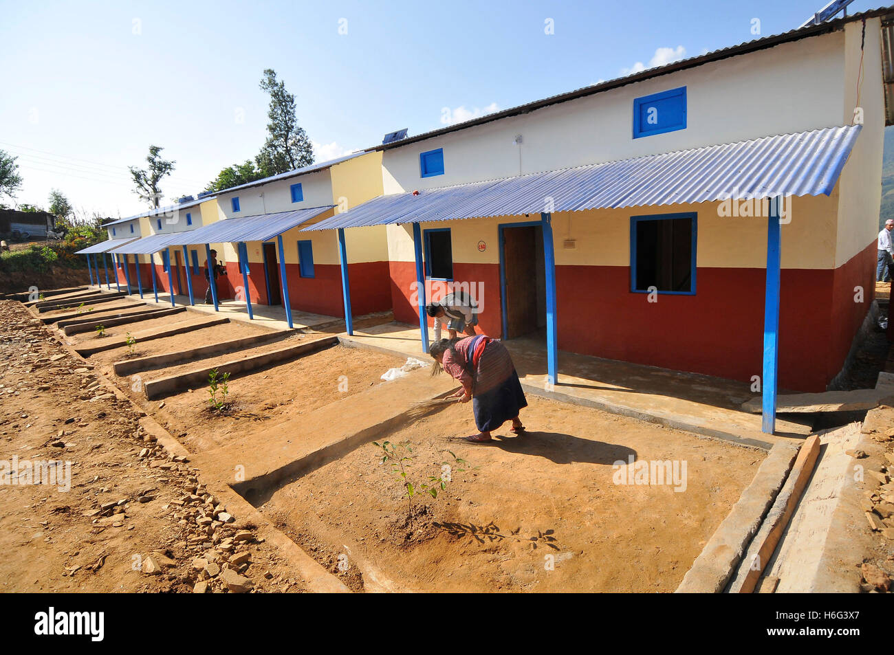 Sindhupalchowk, Nepal. 28th Oct, 2016. Nepalese people cleaning ...