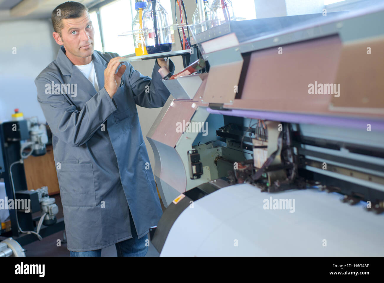 Man printing machine hi-res stock photography and images - Alamy