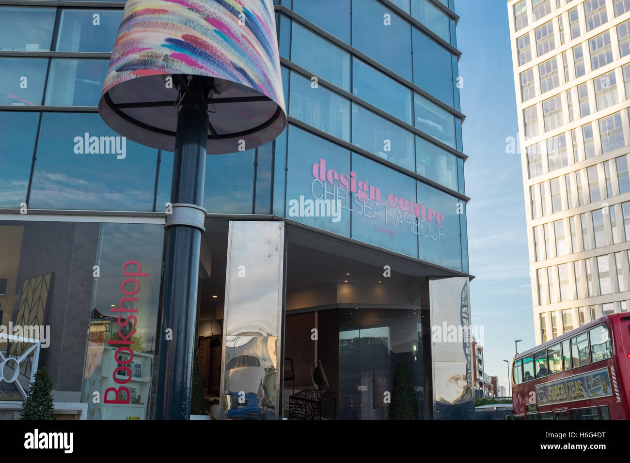 Chelsea harbour design centre hi-res stock photography and images - Alamy