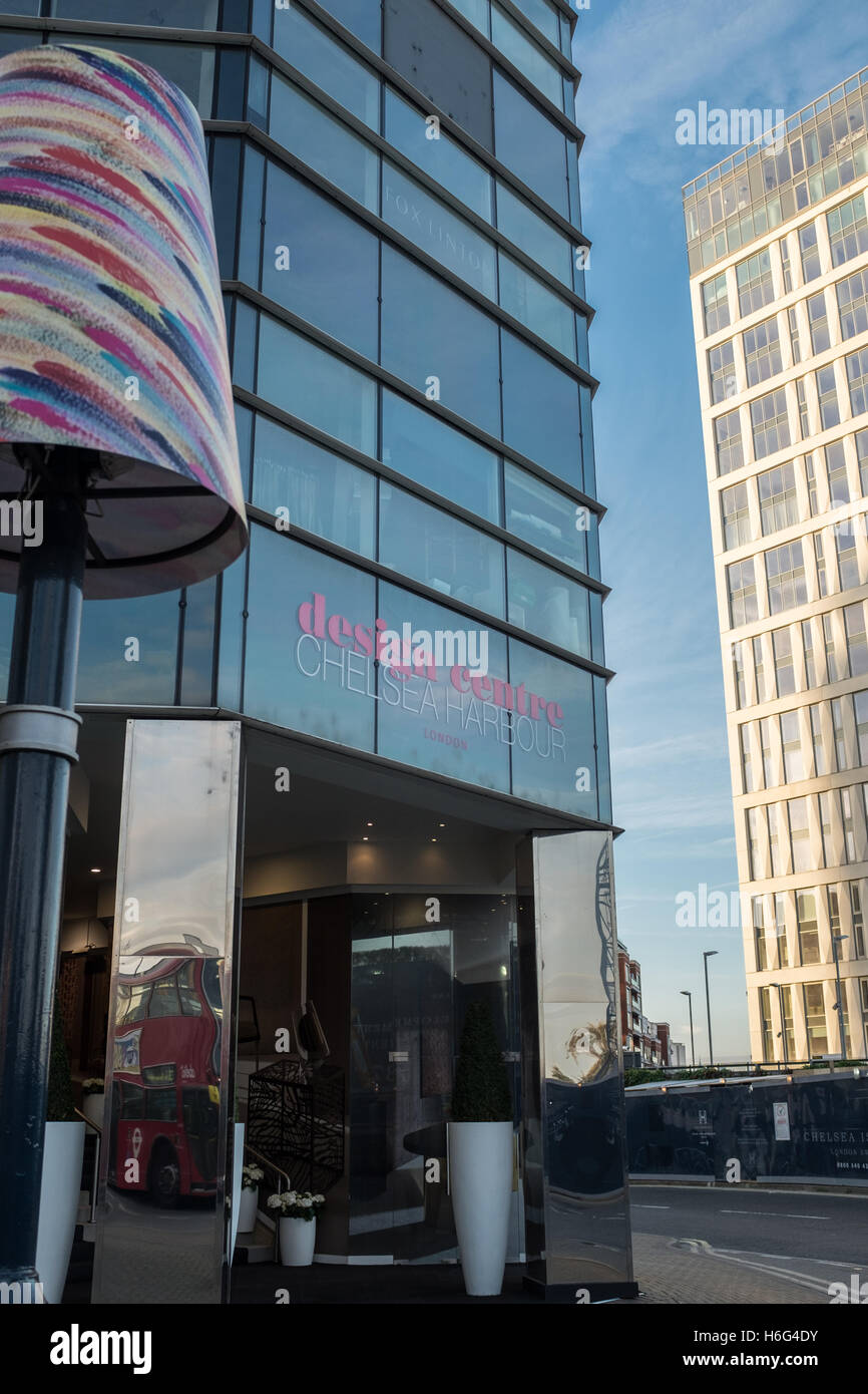 Chelsea harbour london hi-res stock photography and images - Alamy