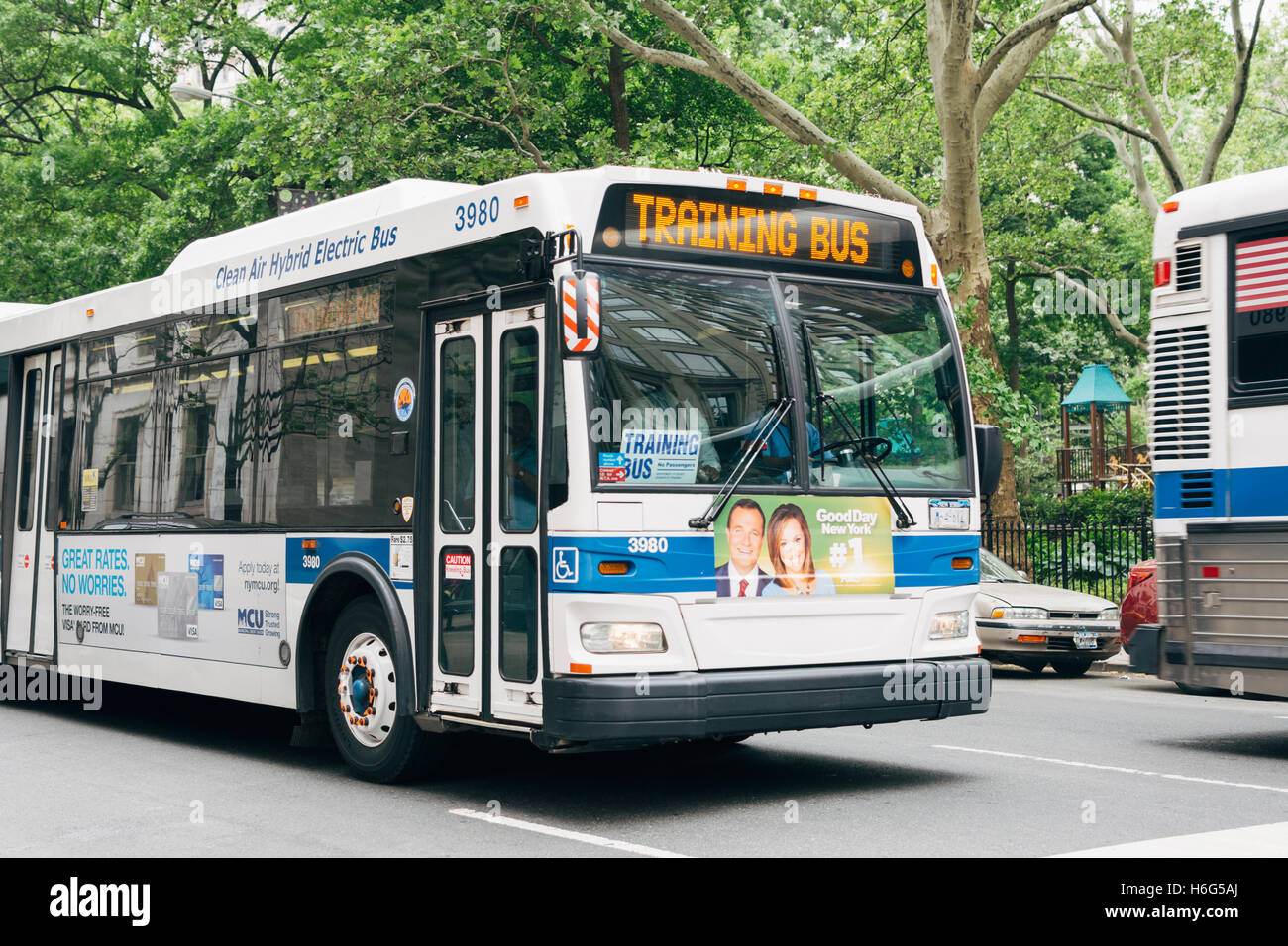Mta bus new york hi-res stock photography and images - Alamy