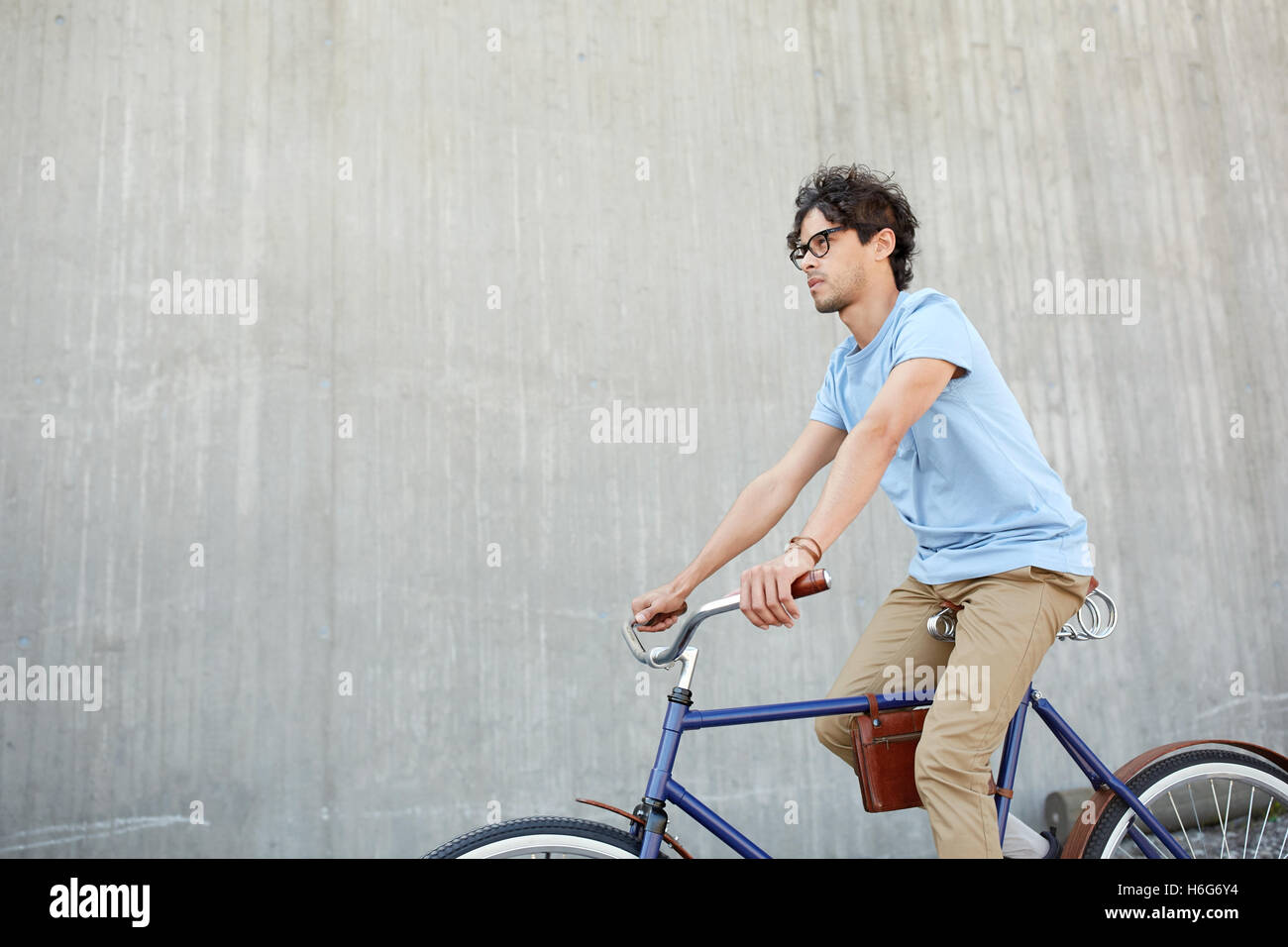 young hipster man riding fixed gear bike Stock Photo - Alamy