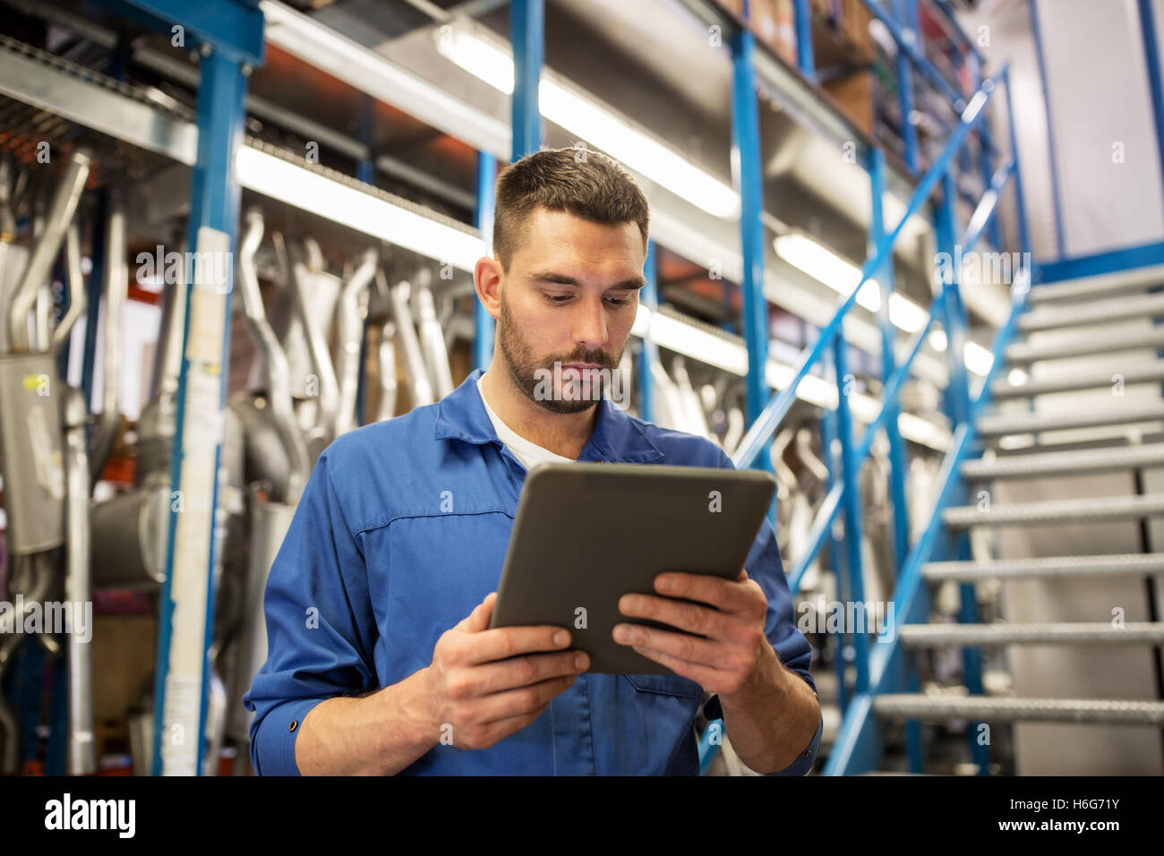 Auto mechanic smith tablet hi-res stock photography and images - Alamy