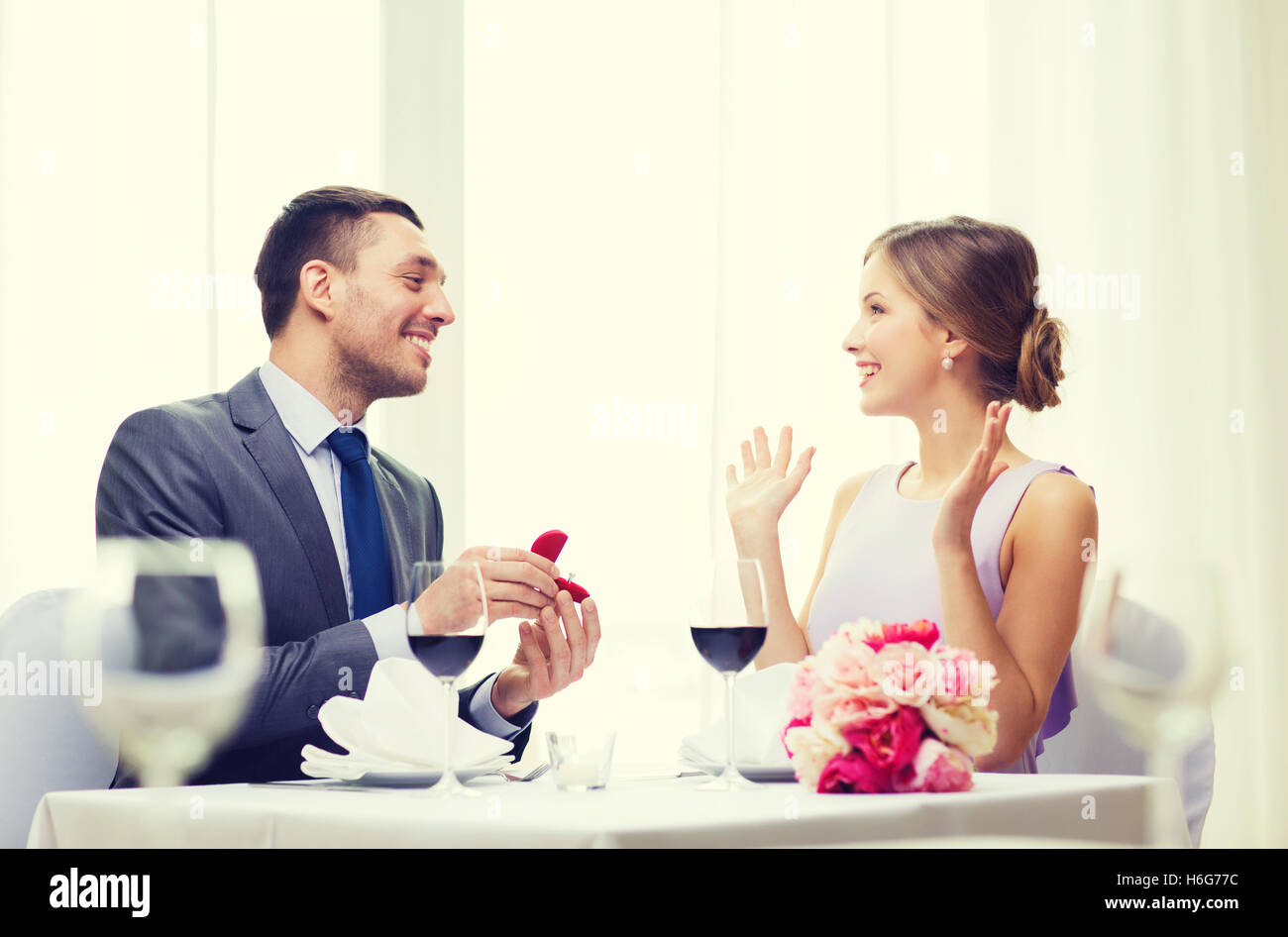 man proposing to his girlfriend at restaurant Stock Photo - Alamy