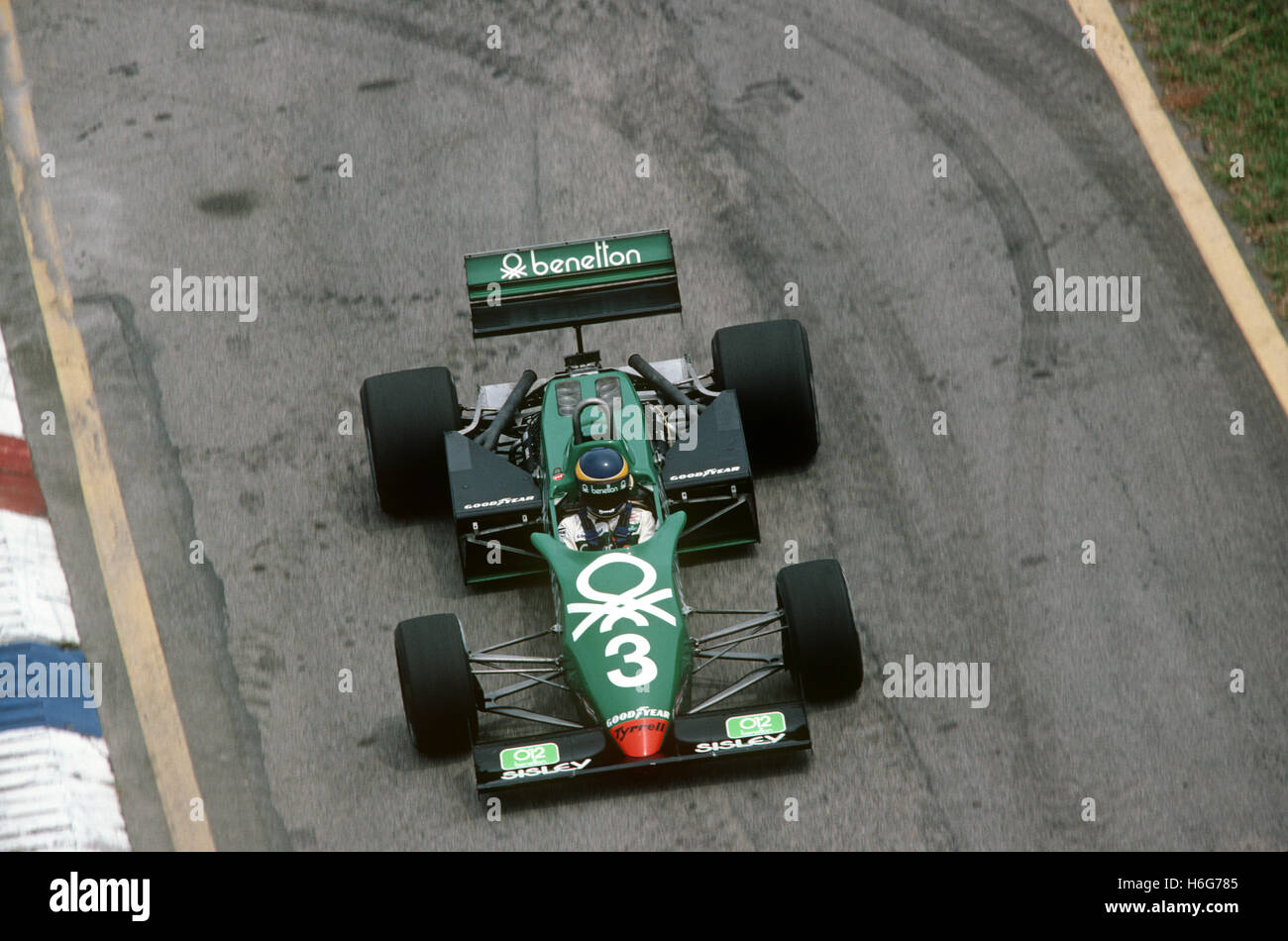 Jonathan Palmer 1989 Tyrrell Formula 1 car Stock Photo - Alamy