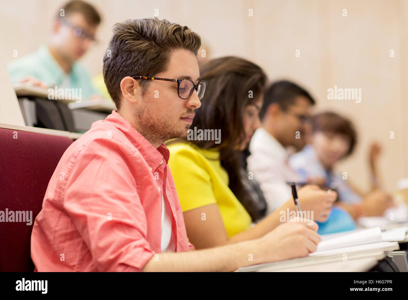 group of students with notebooks in lecture hall Stock Photo - Alamy