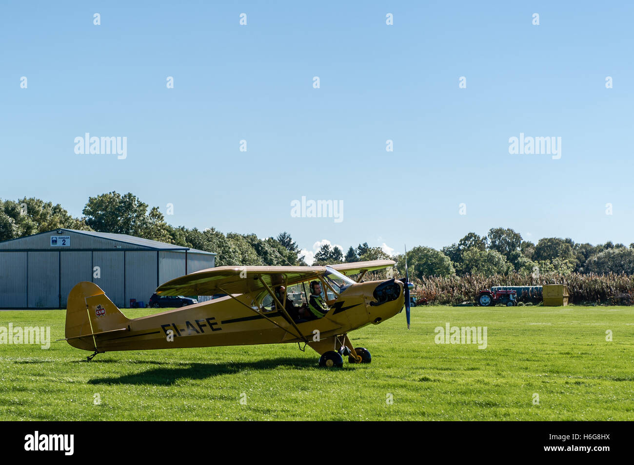 Vintage piper cub hi-res stock photography and images - Alamy