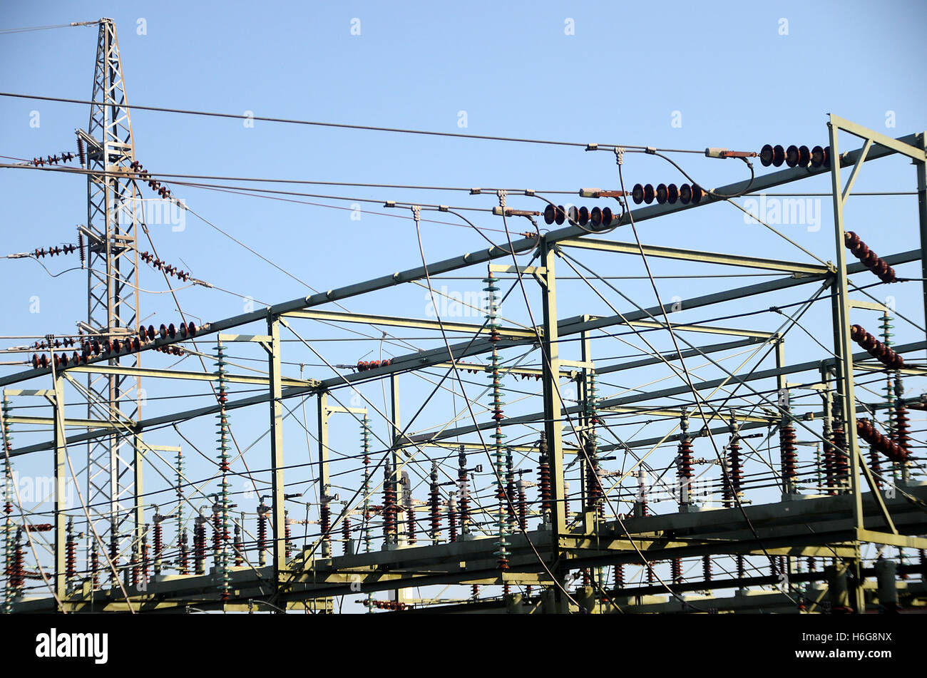 High voltage power distribution station hi-res stock photography and ...
