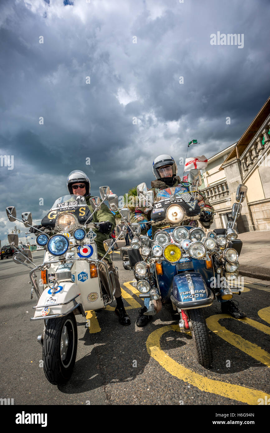 Mods rockers brighton 1964 hi-res stock photography and images - Alamy