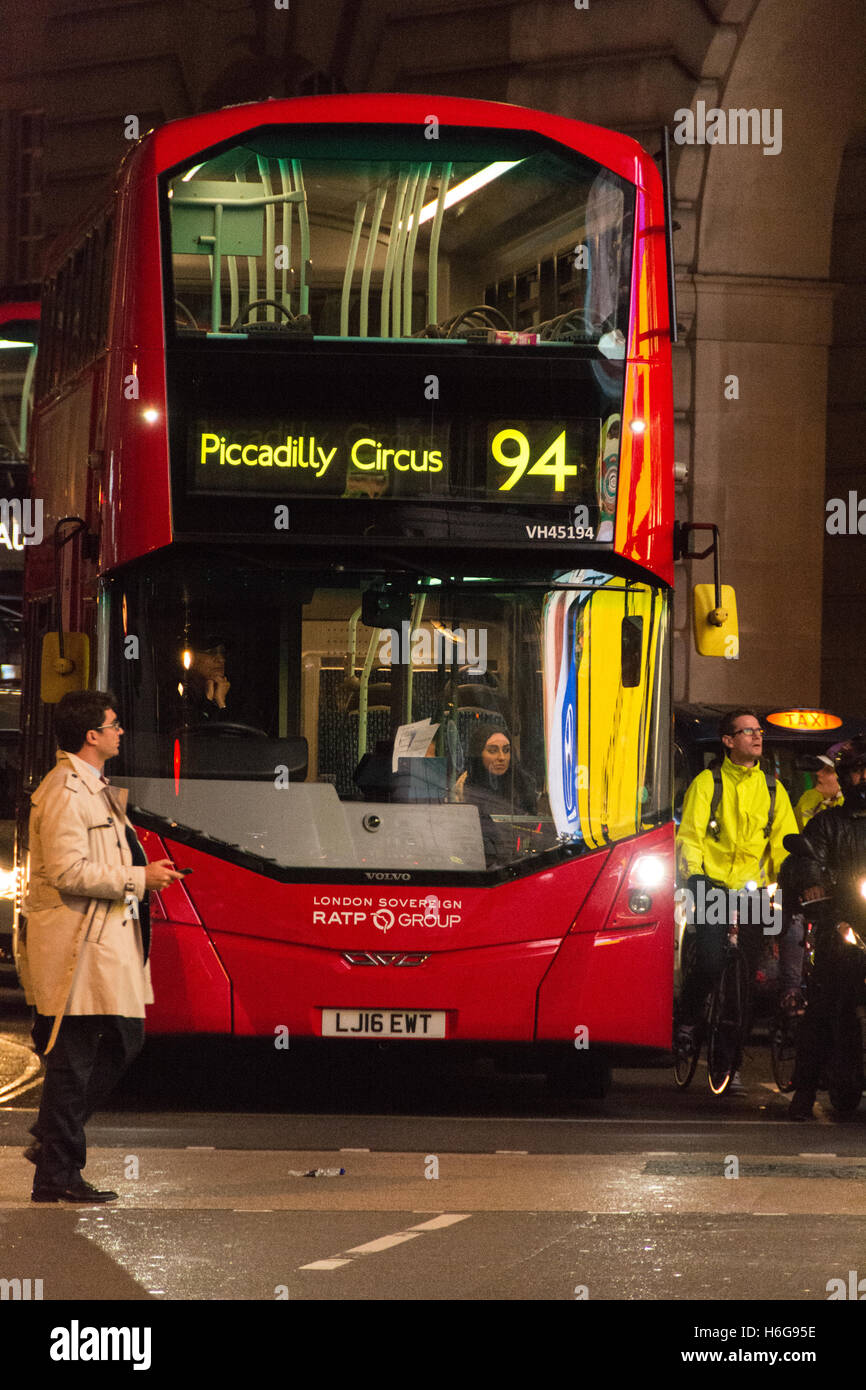 A night-time bus on Regent Street near Piccadilly Circus in central ...
