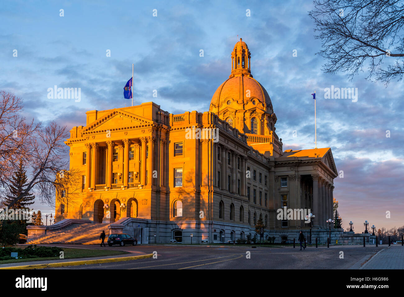 Edmonton legislature building hi-res stock photography and images - Alamy