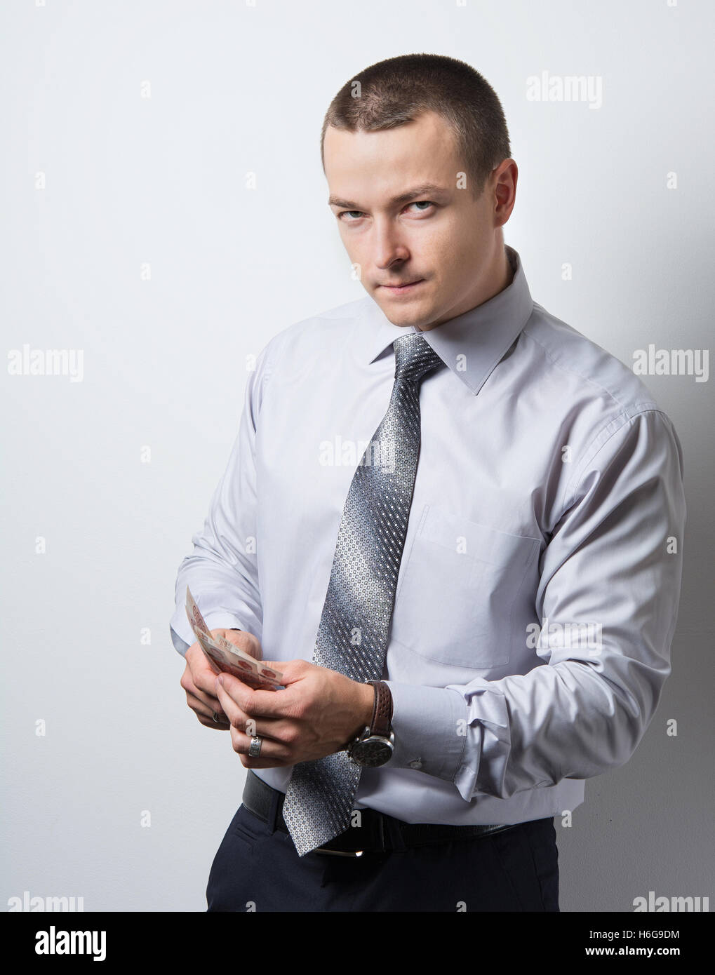 young Manager counts cash Stock Photo - Alamy