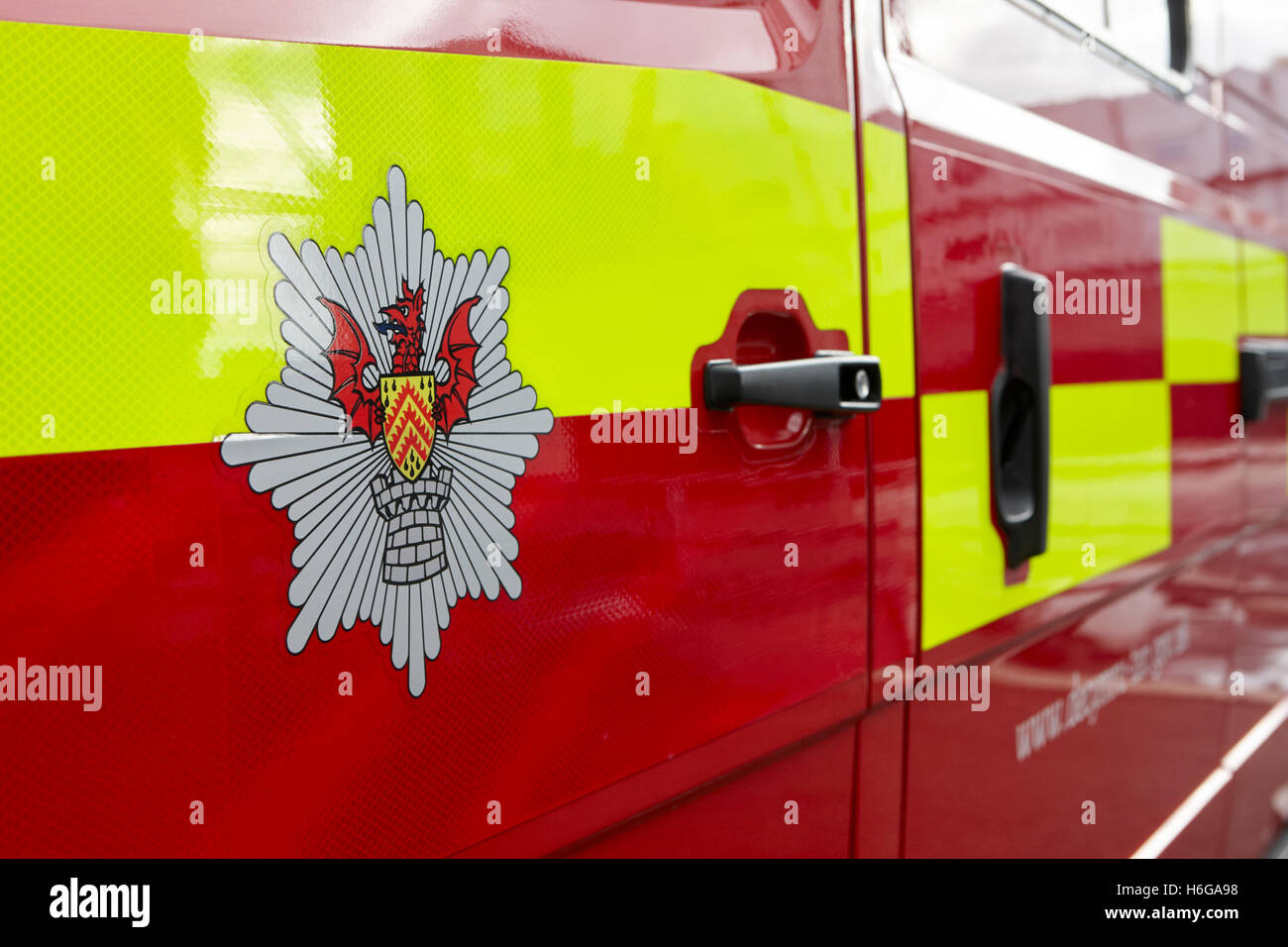 Crest logo hi-res stock photography and images - Alamy