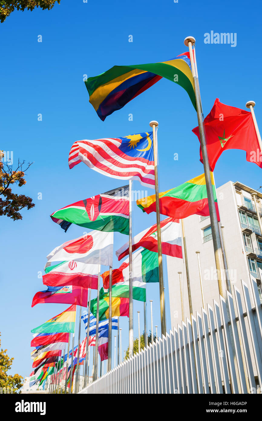 Row national flags world hi-res stock photography and images - Alamy