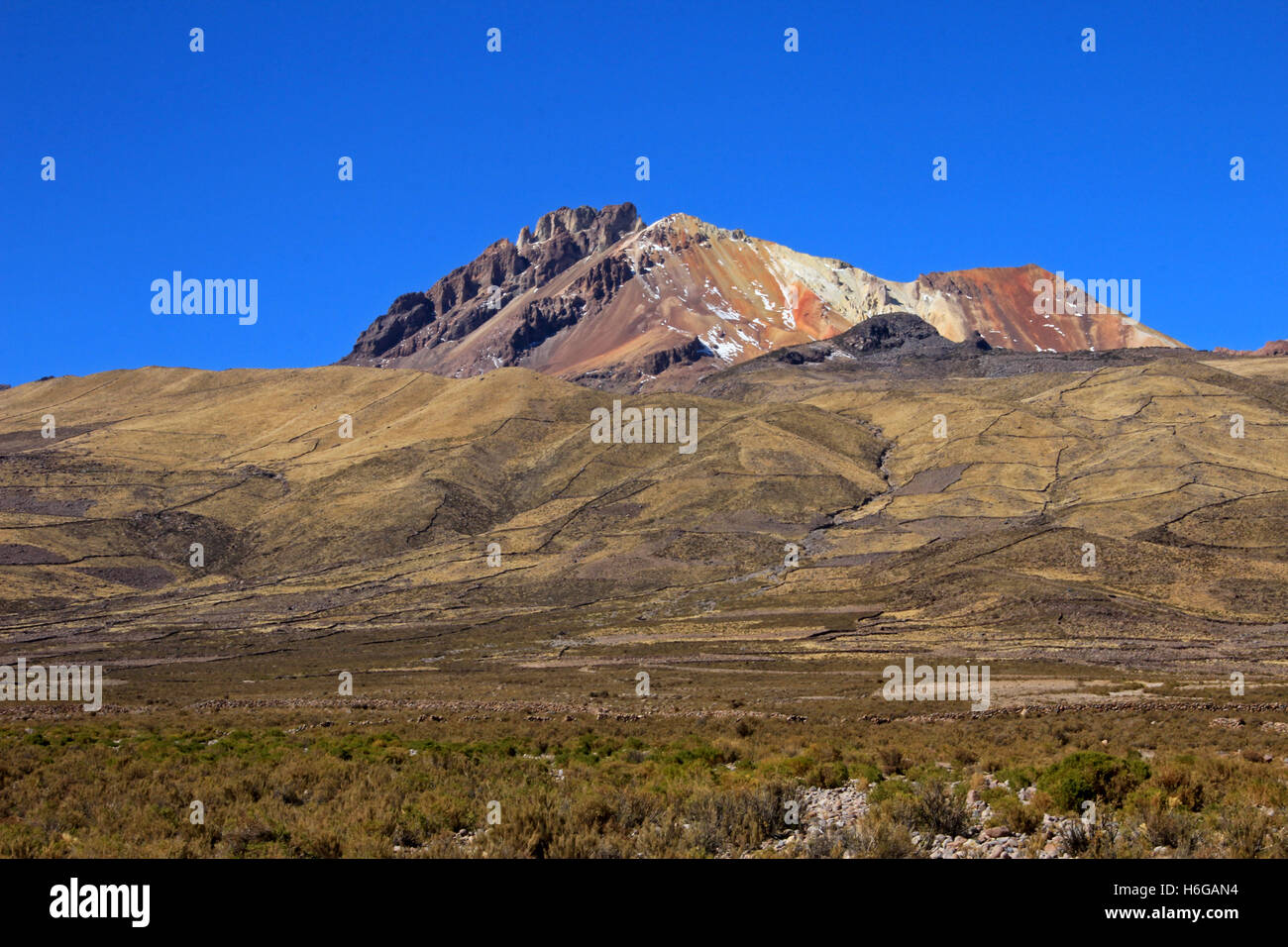 Dormant volcano Tunupa, the Salar de Uyuni, Bolivia Stock Photo - Alamy