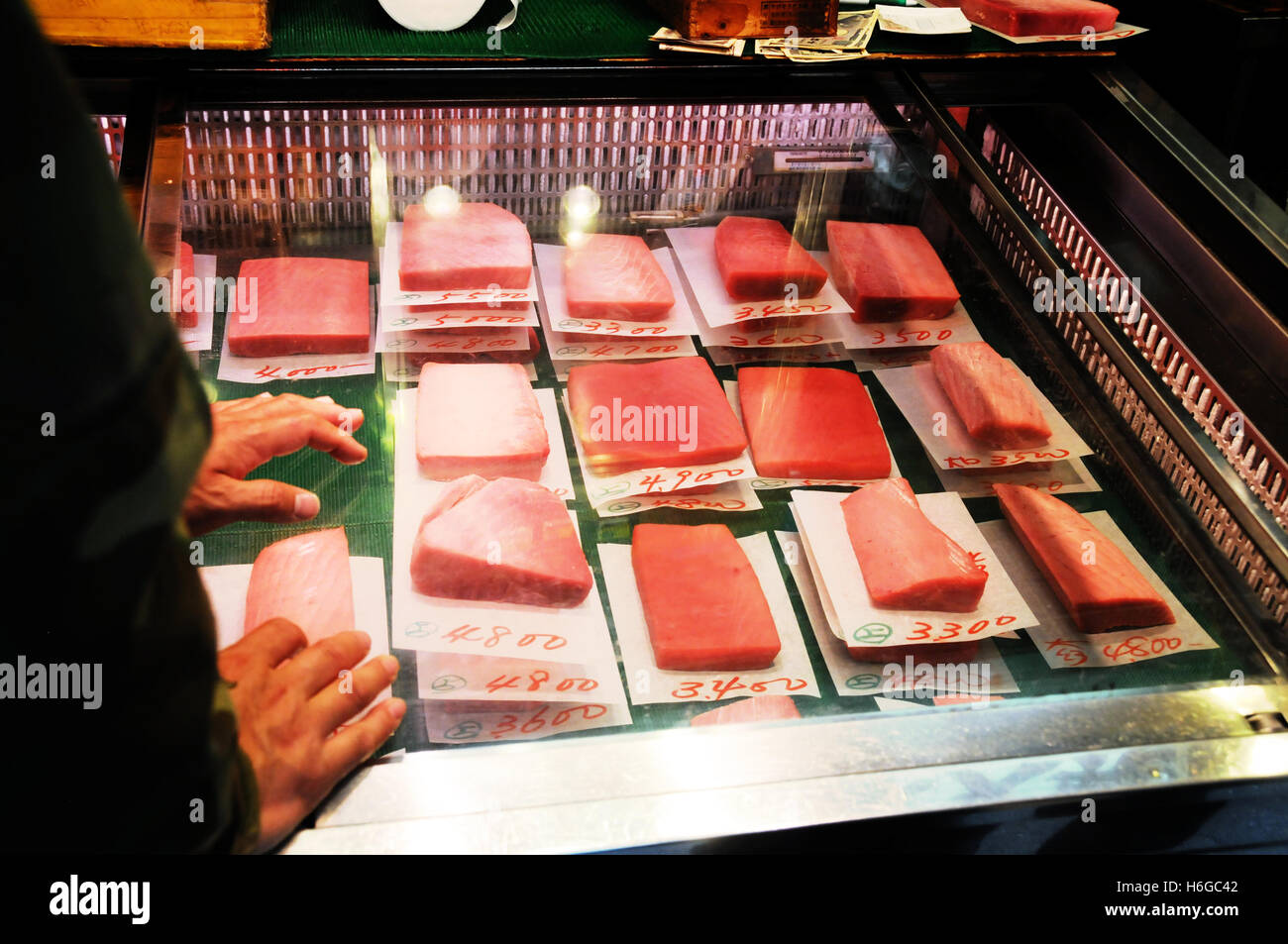Tokyo Tsukiji Fish market Stock Photo - Alamy