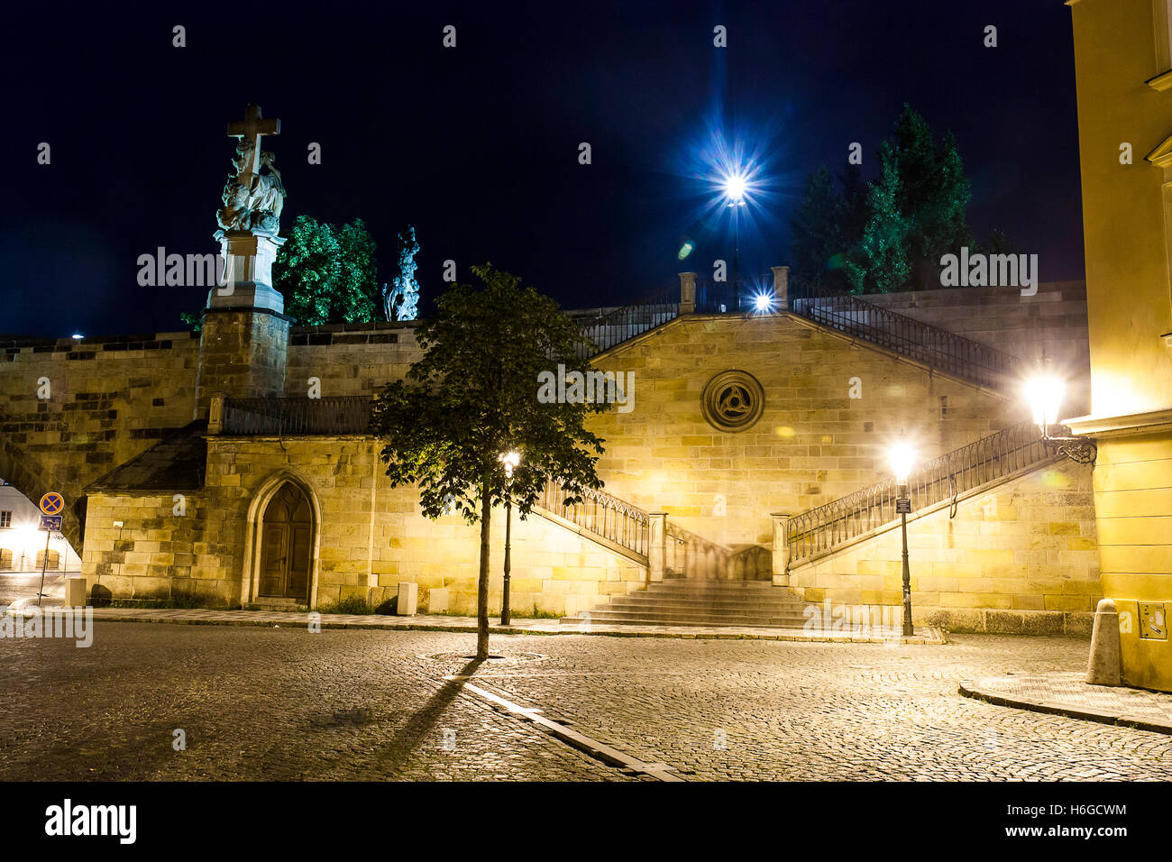 Karlov bridge hi-res stock photography and images - Alamy