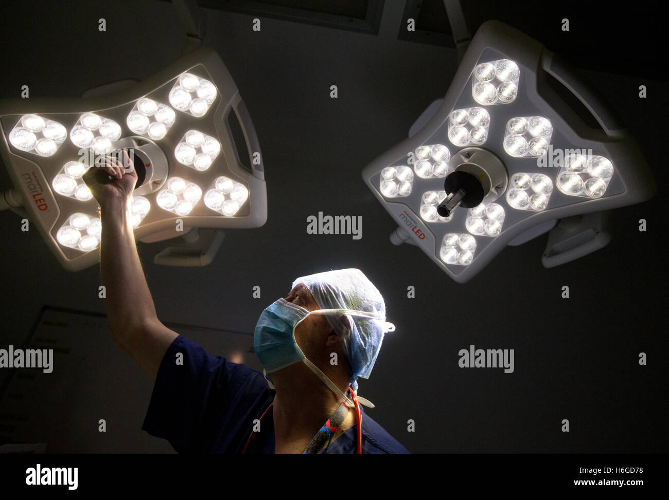 Operating room lights hi-res stock photography and images - Alamy