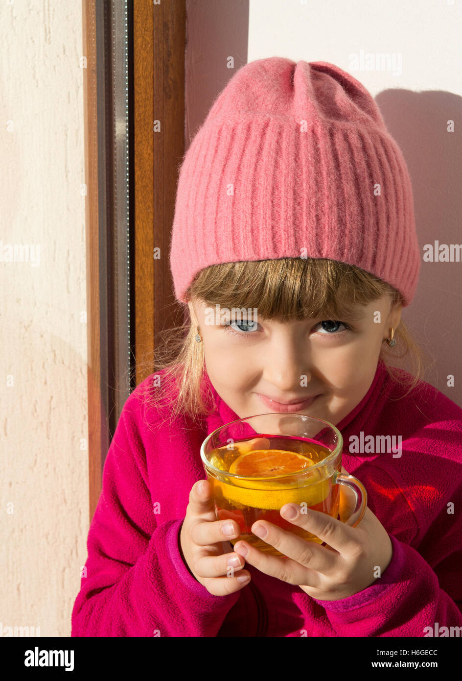little girl warms his hands on a Cup of tea Stock Photo - Alamy