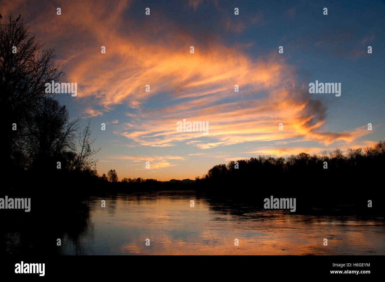 Willamette River sunset, Willamette Mission State Park, Oregon Stock ...