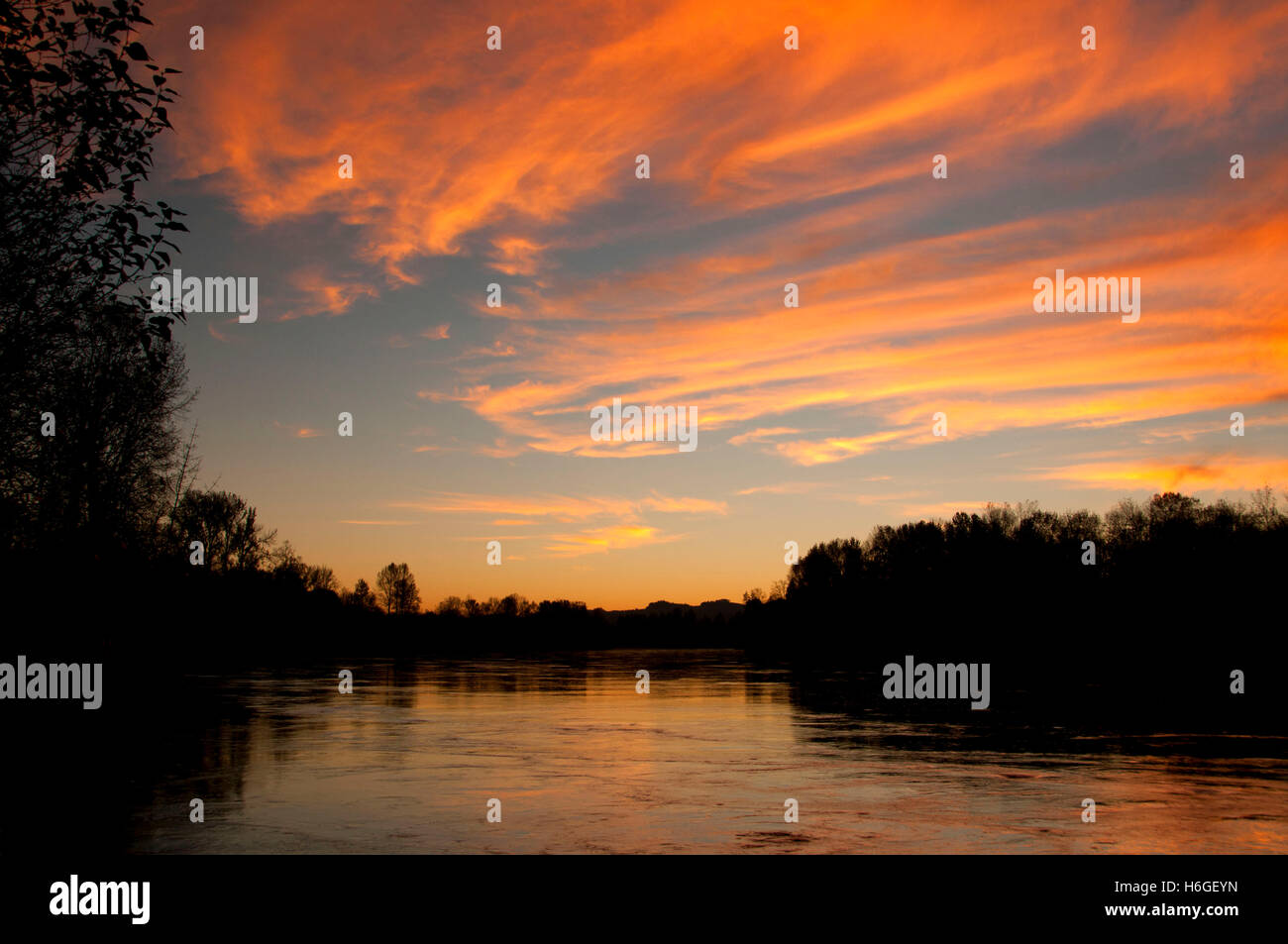 Willamette River sunset, Willamette Mission State Park, Oregon Stock ...