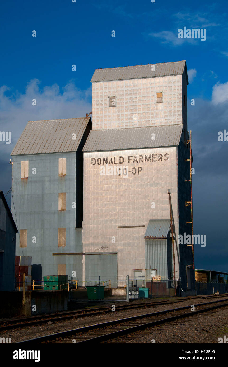 Grain co op elevator hi-res stock photography and images - Alamy