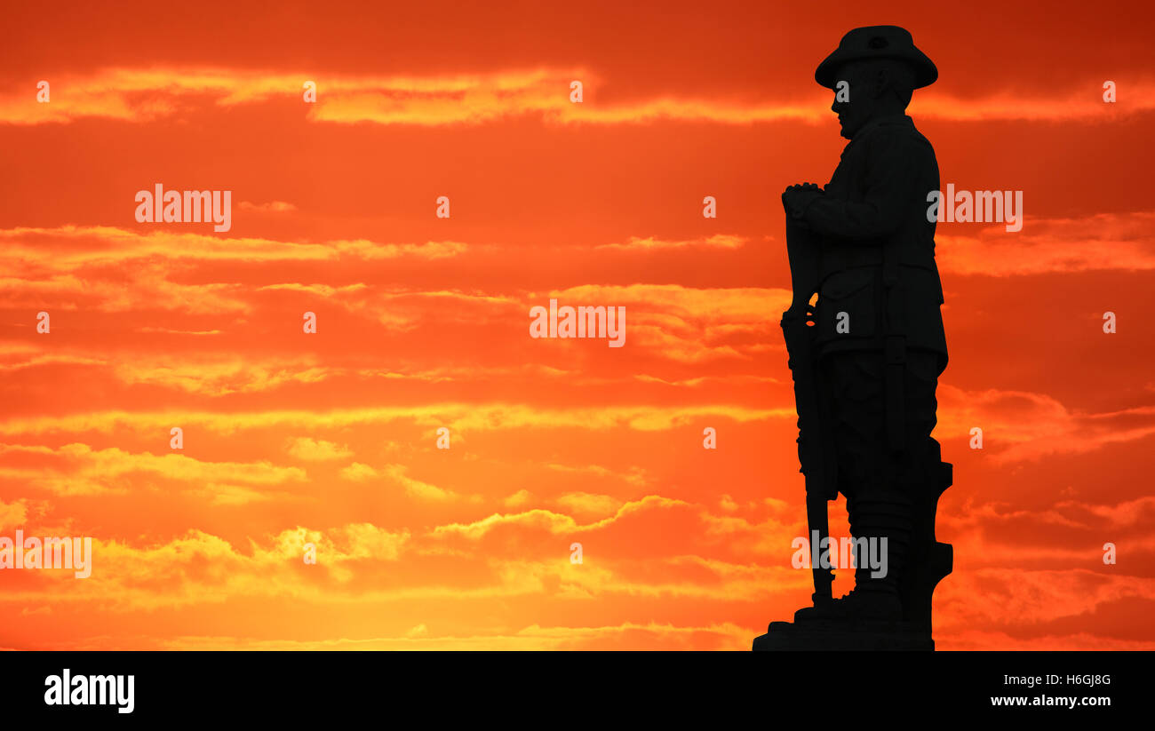 Silhouette of a generic ANZAC army soldier memorial at sunrise Stock ...