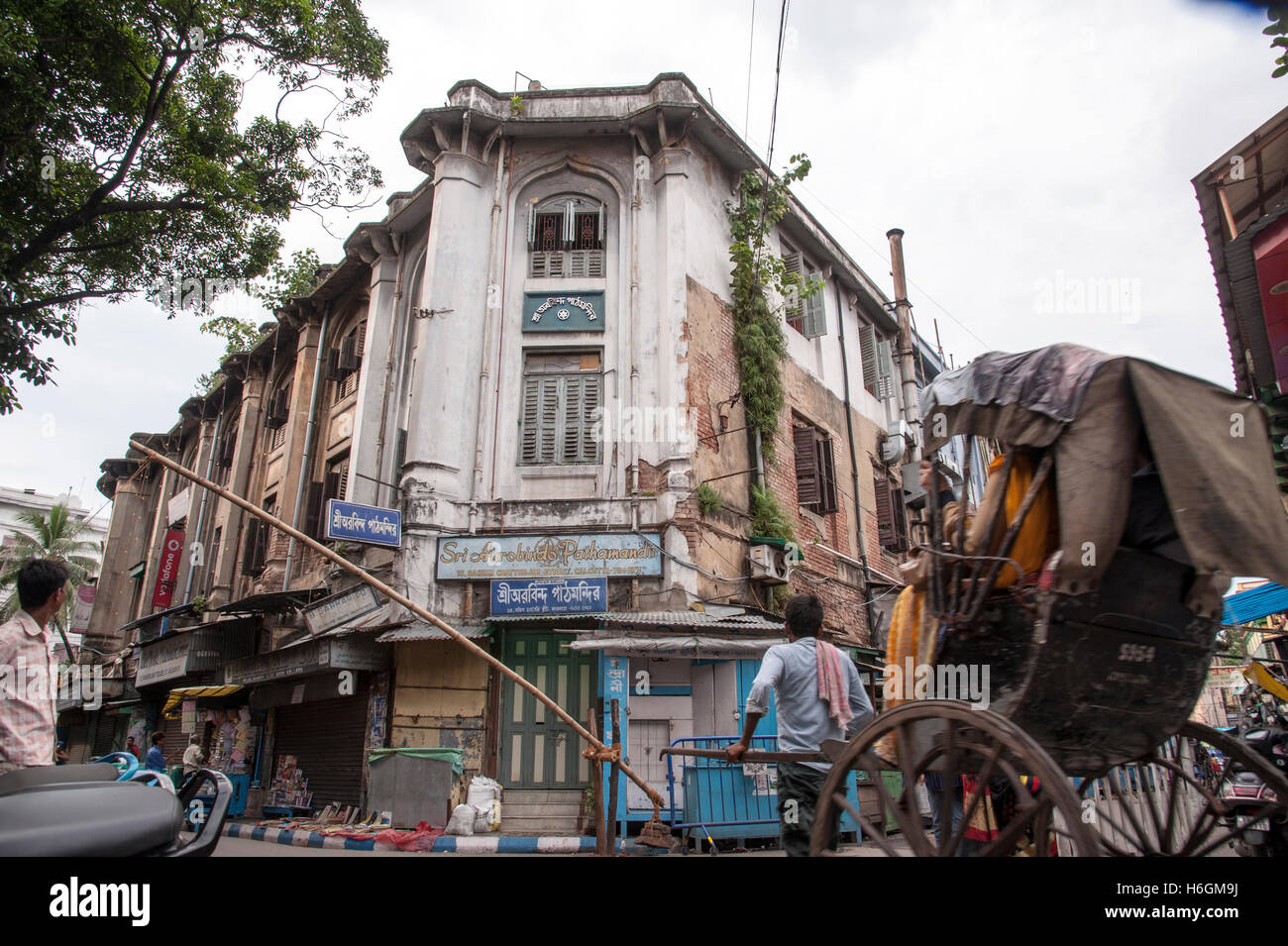 Kolkata street hi-res stock photography and images - Alamy