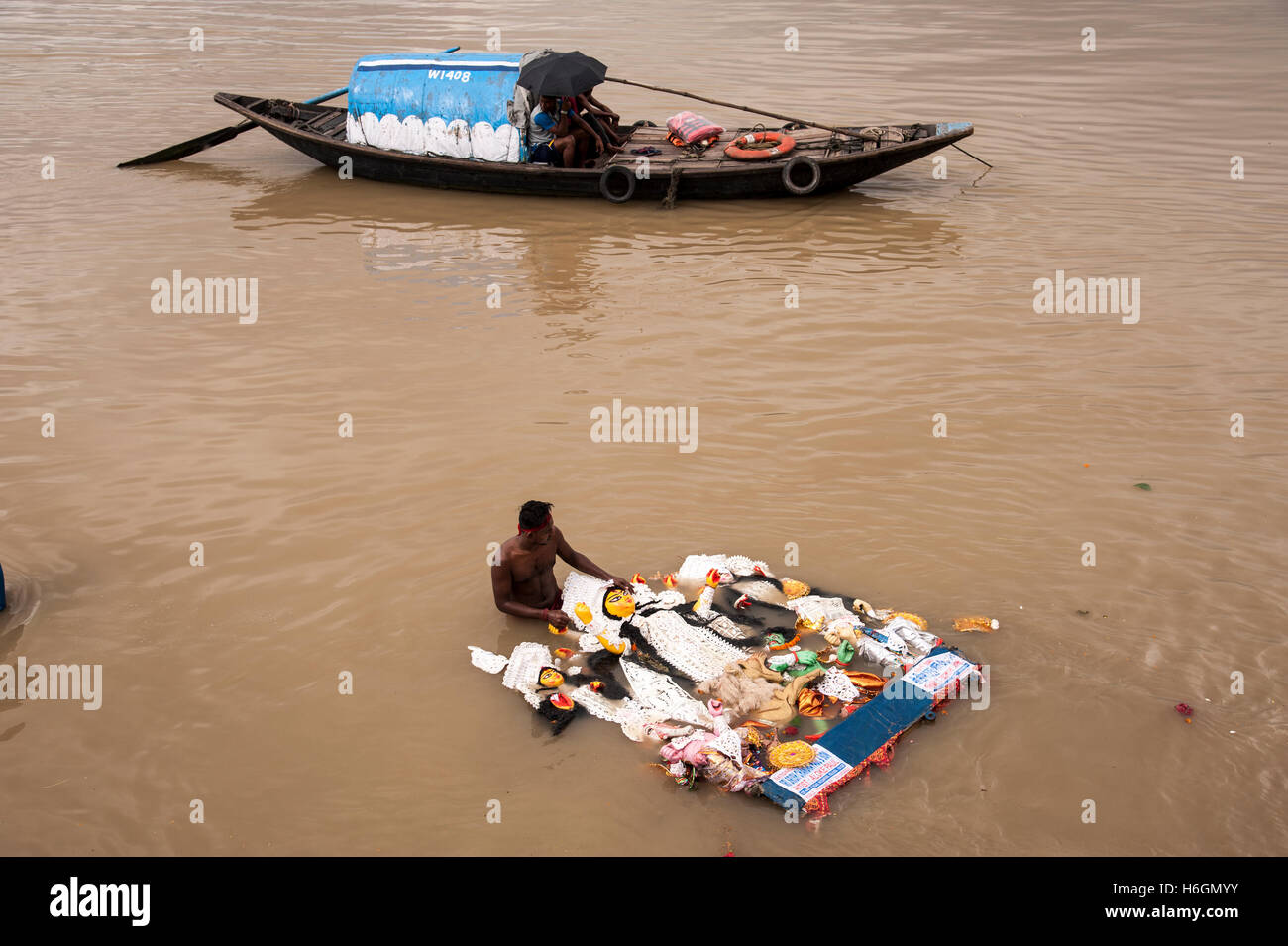 Durga puja festival hooghly river boat hi-res stock photography and ...