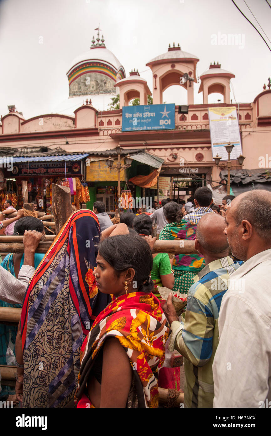 Hindu Devotees Crowd in front of a Kali temple at Kalighat Kolkata West ...