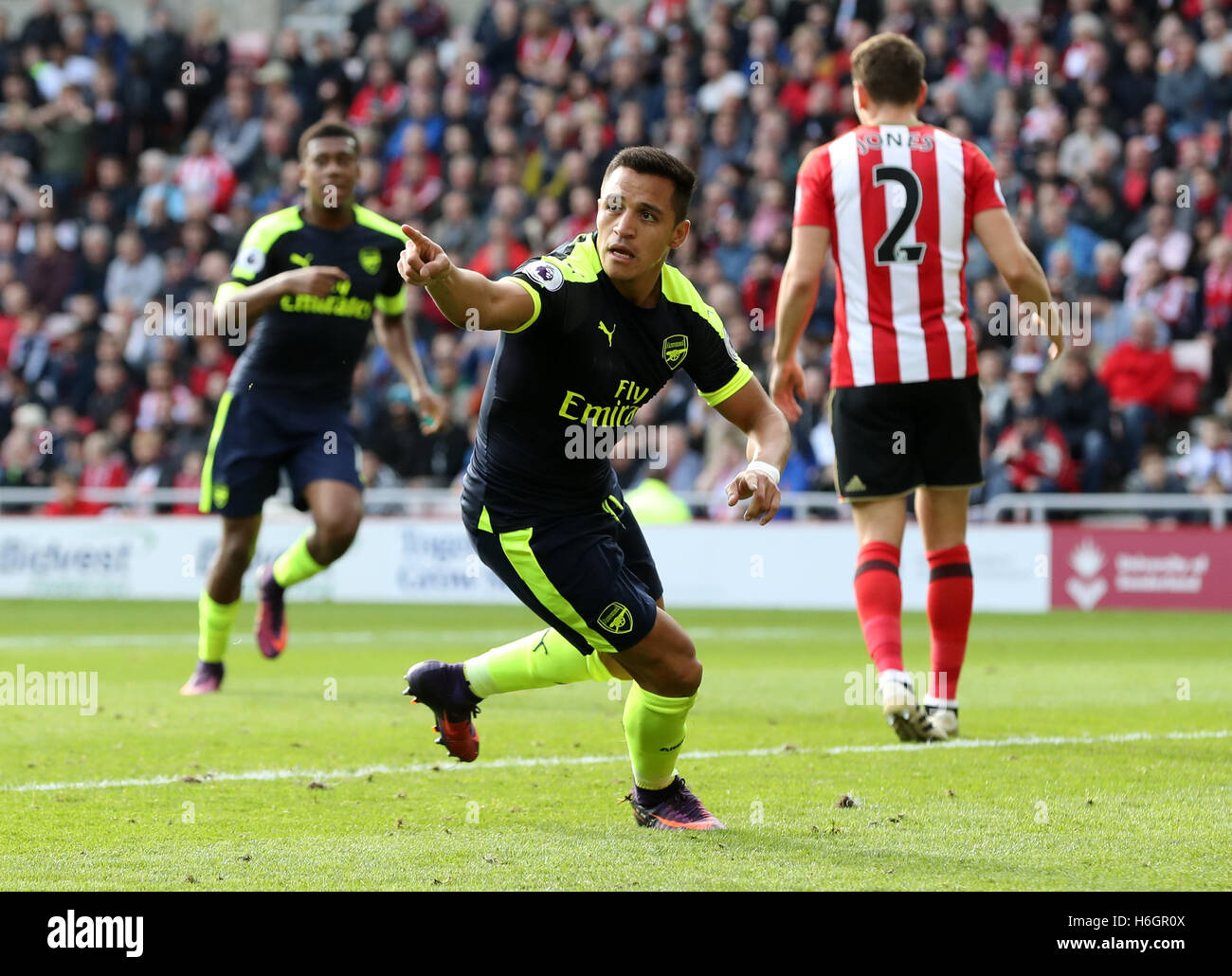 Arsenal's Alexis Sanchez celebrates scoring his side's first goal of ...