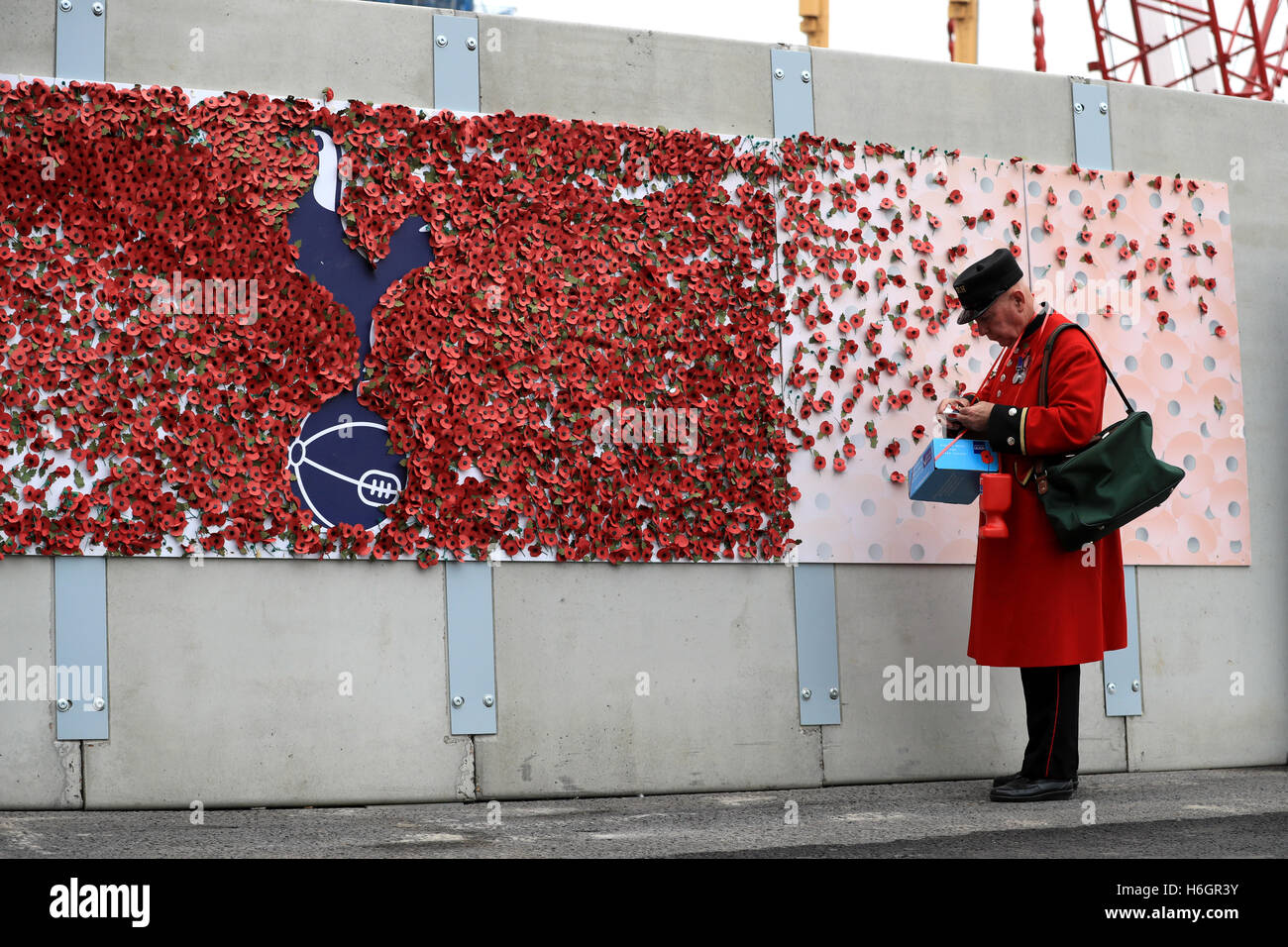 The Tottenham Hotspur crest is seen as a member of the British Royal ...