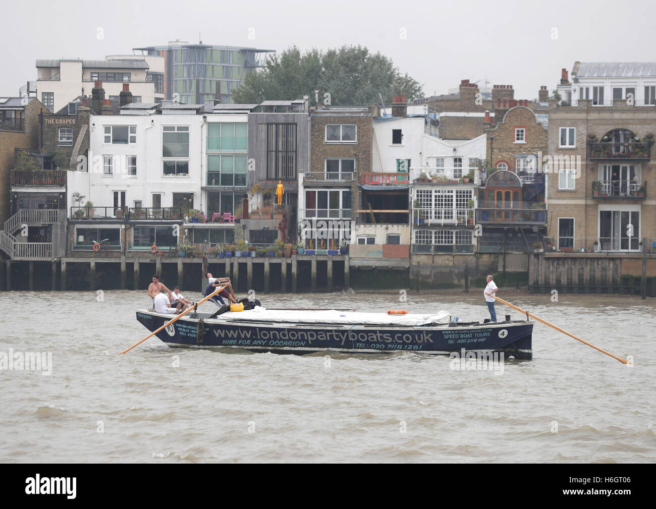 Teams of Apprentices taking part in the Thames Barge Driving Race from ...