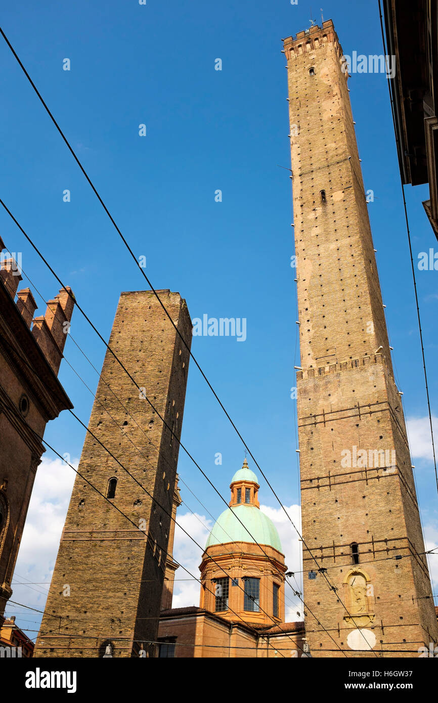 Due torri hi-res stock photography and images - Alamy