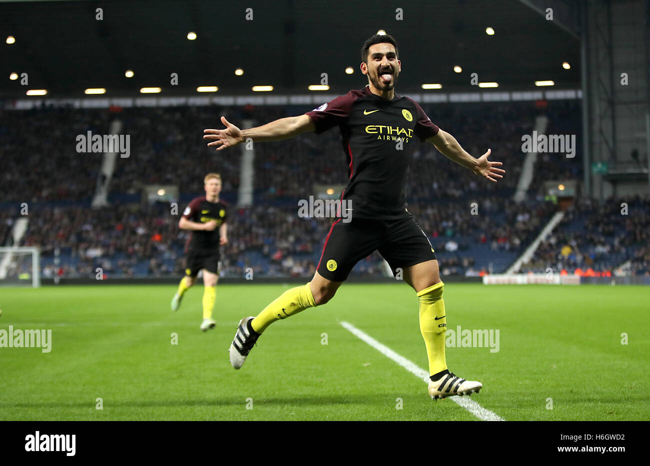 Manchester City's Ilkay Gundogan celebrates scoring his side's third ...
