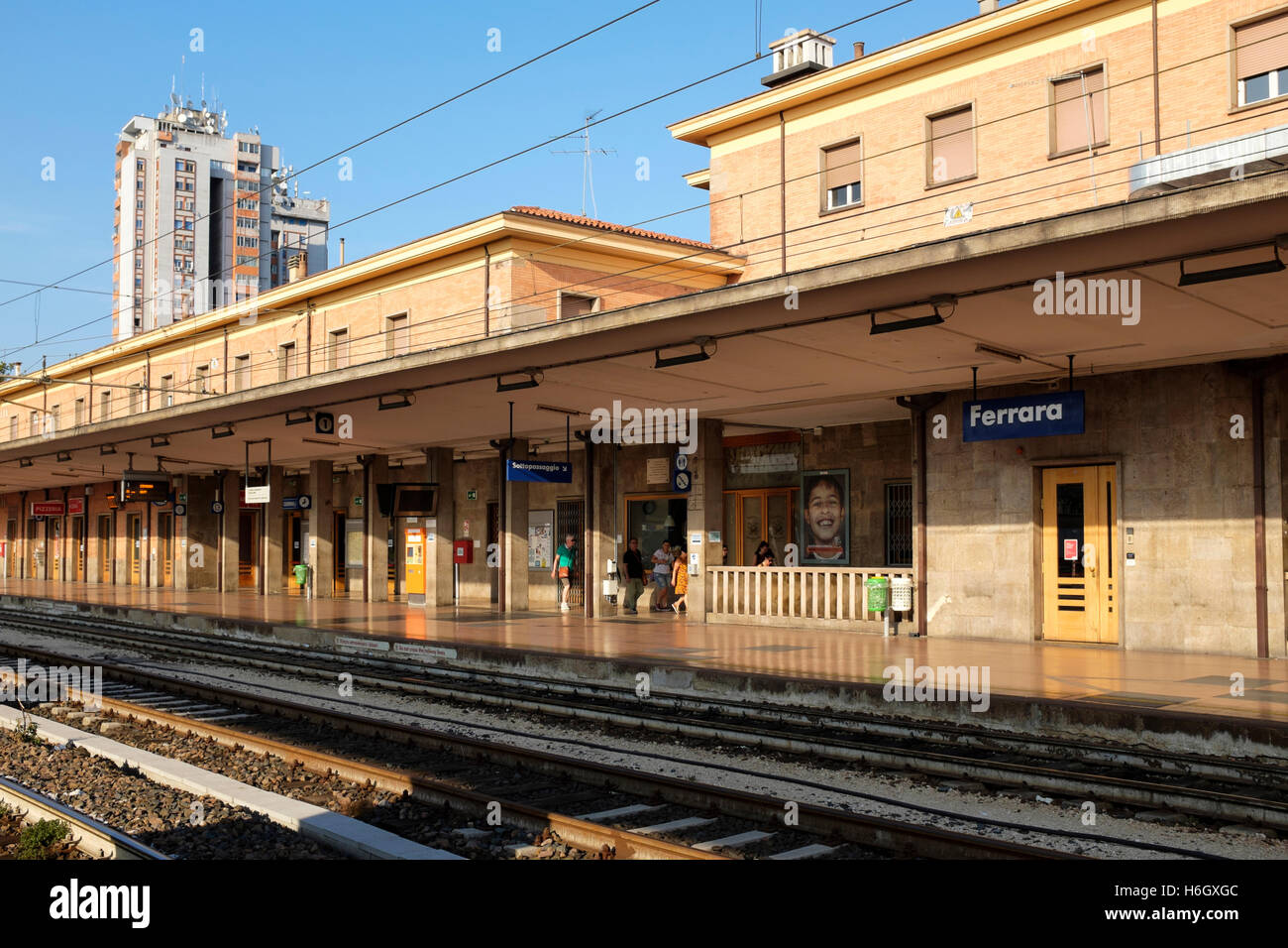 Empty northern rail station hi-res stock photography and images - Alamy